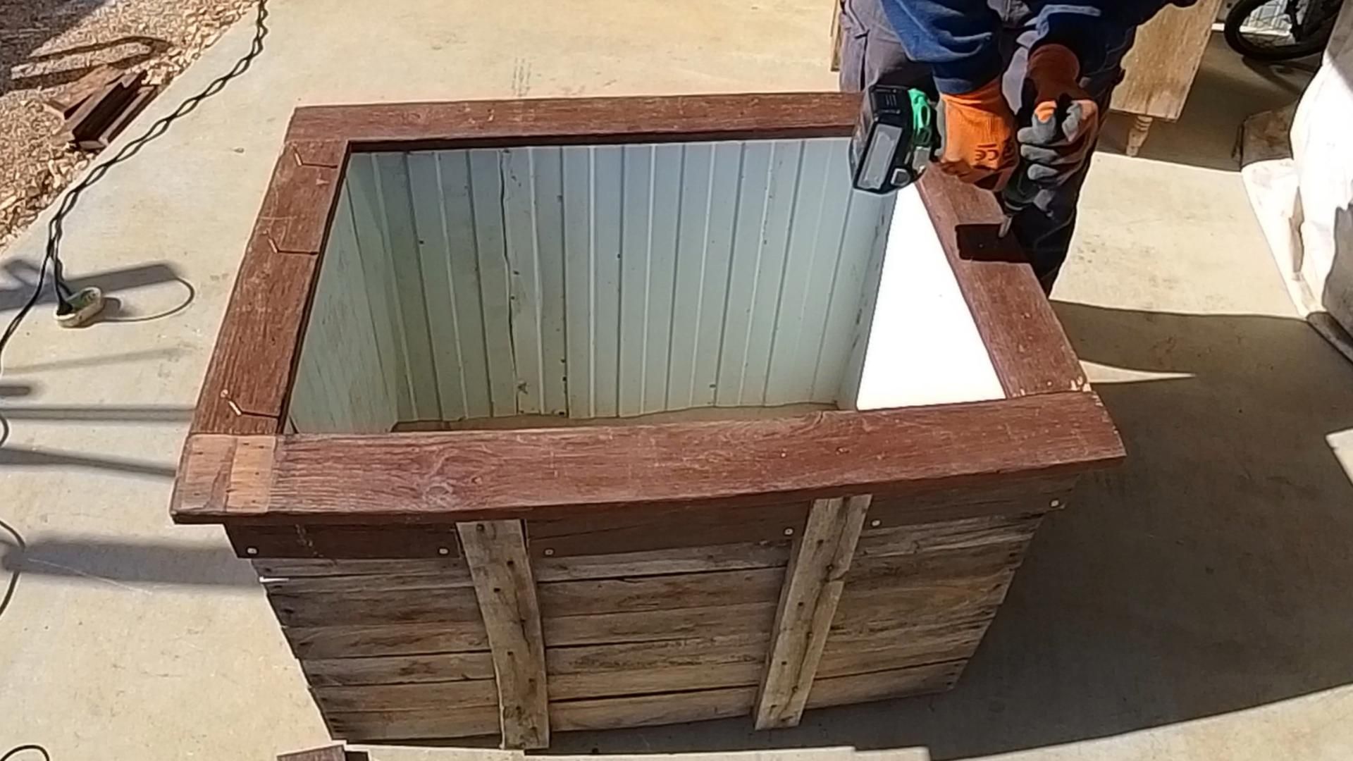 How to Build a Raised Bed Garden With Hinged Cover (Recycled Materials) : 12 Steps (with ...