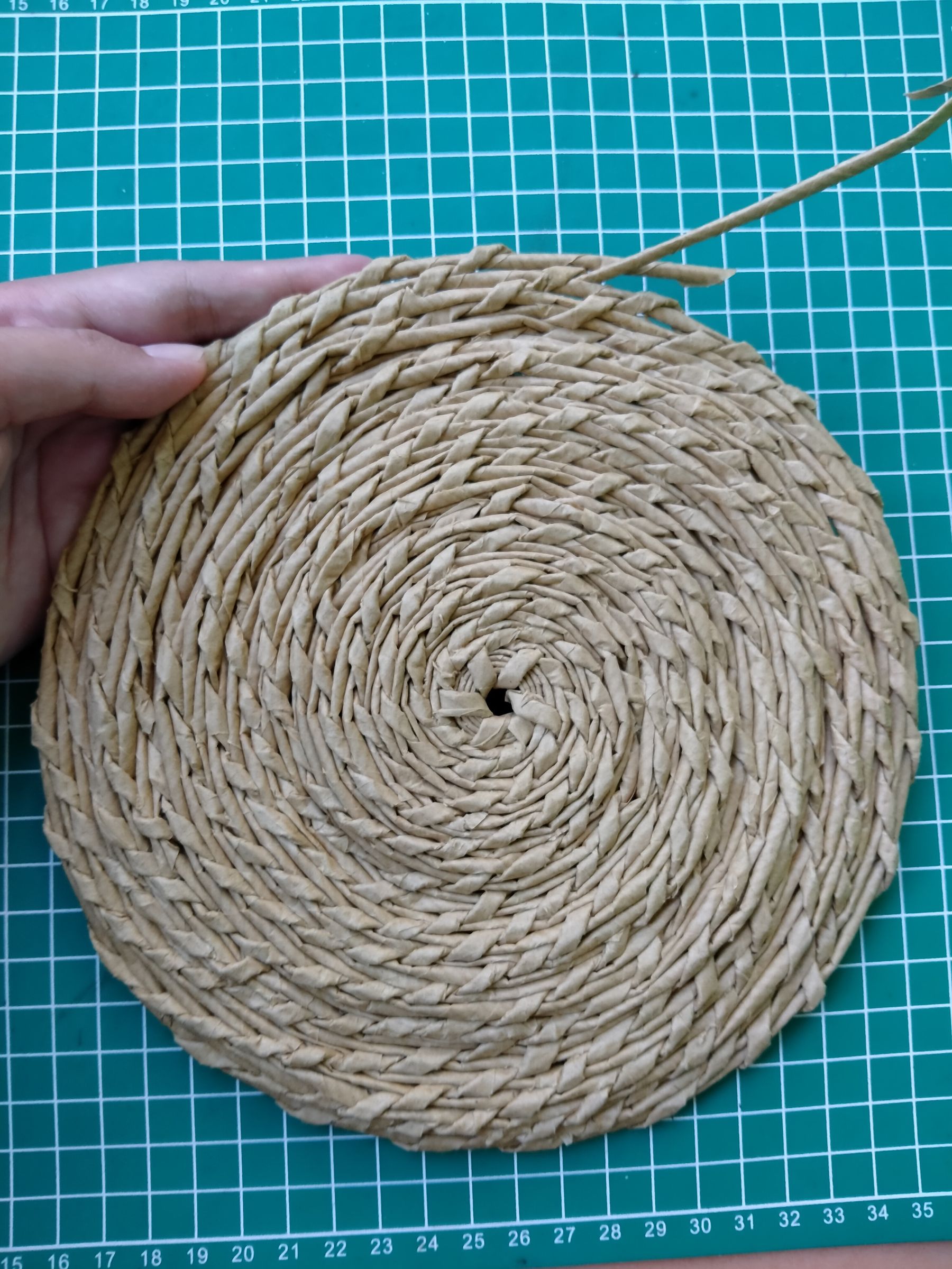 Weaving Round Handbag From Paper : 7 Steps (with Pictures) - Instructables