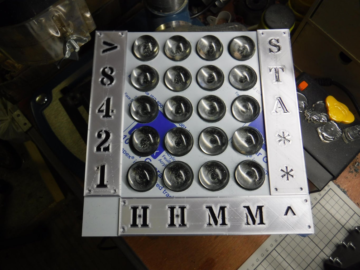 BigBit Binary Clock Display : 9 Steps (with Pictures) - Instructables BigBit Binary Clock Display : 9 Steps (with Pictures) - Instructables