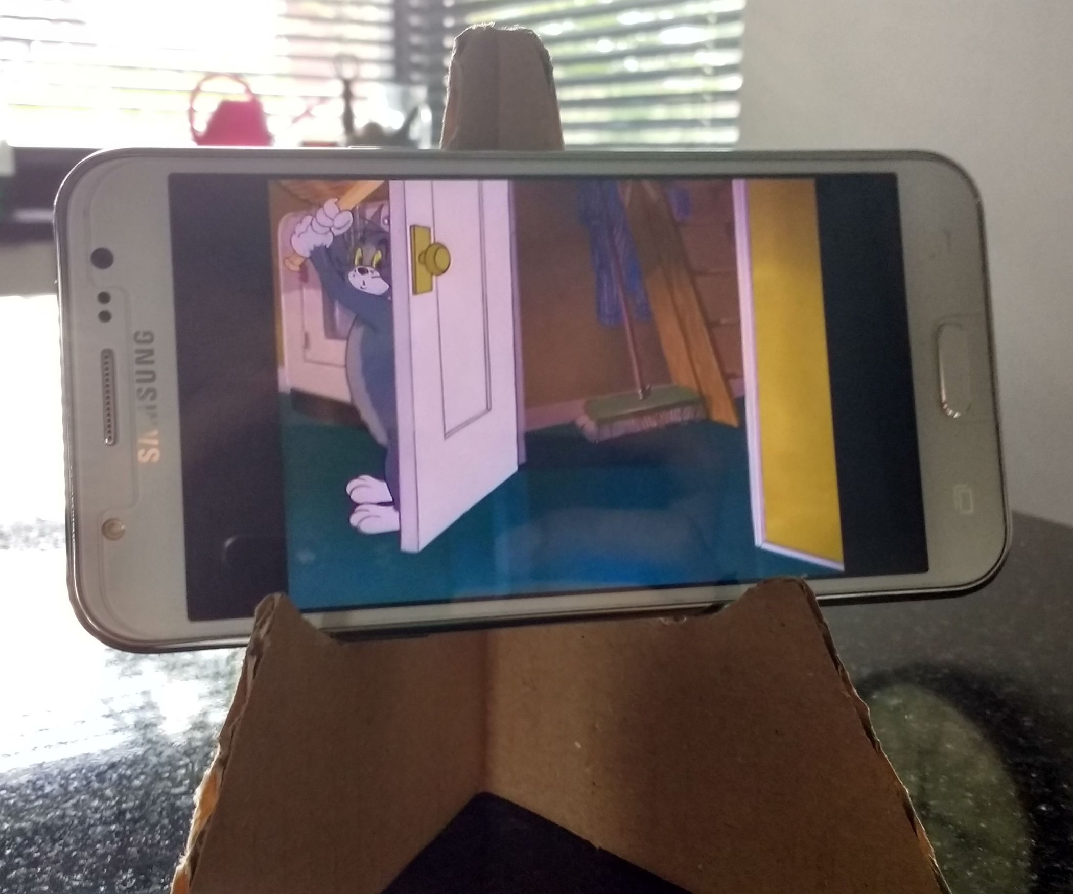Card Board Phone Holder : 5 Steps (with Pictures) - Instructables