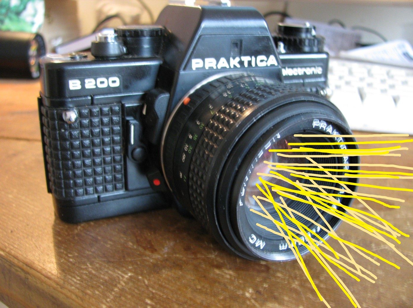 Classic SLR Camera Flashlight Hack : 4 Steps - Instructables