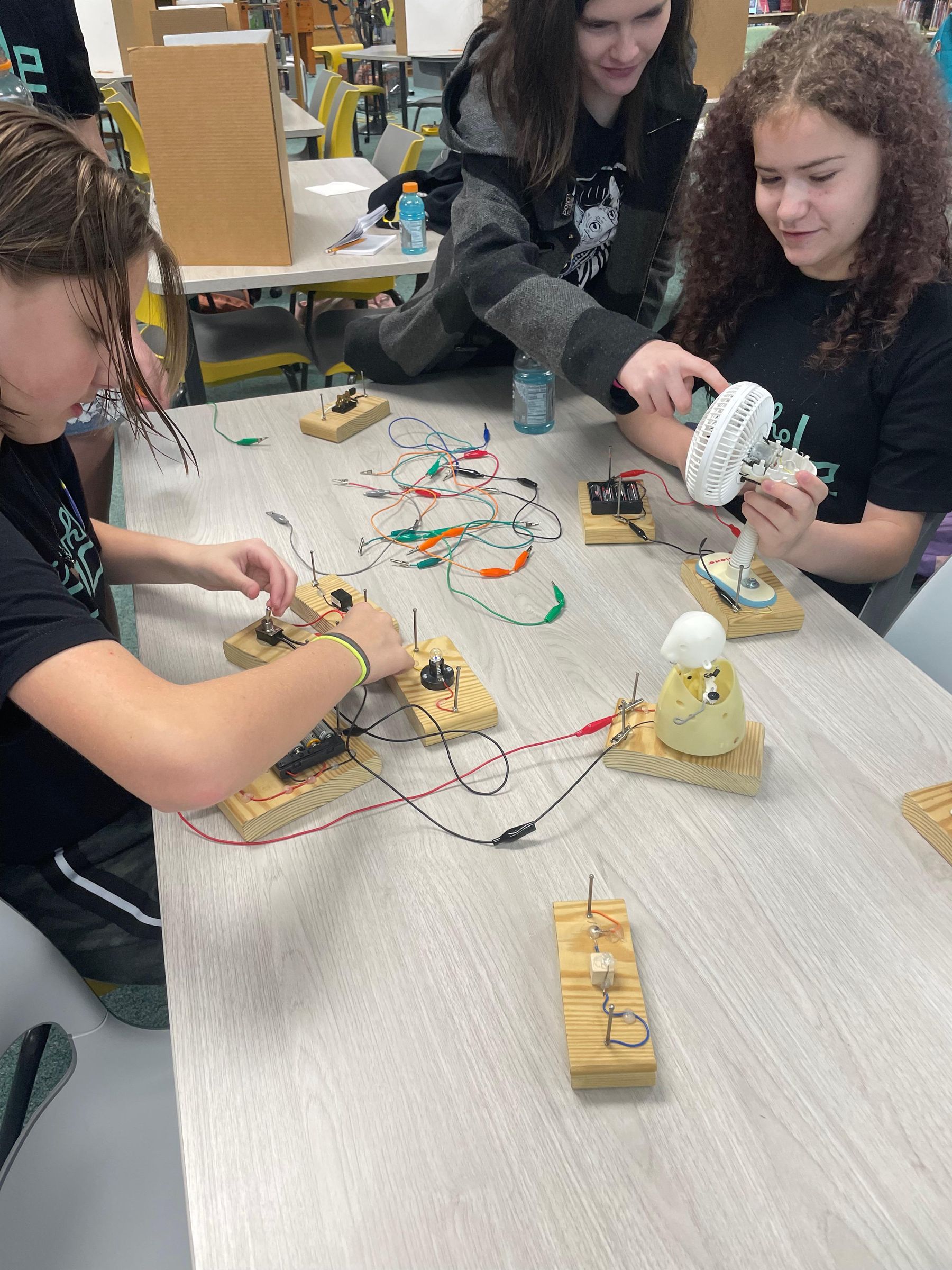 Discovering Electricity With Paper Circuits and Tinkercad Simulations ...