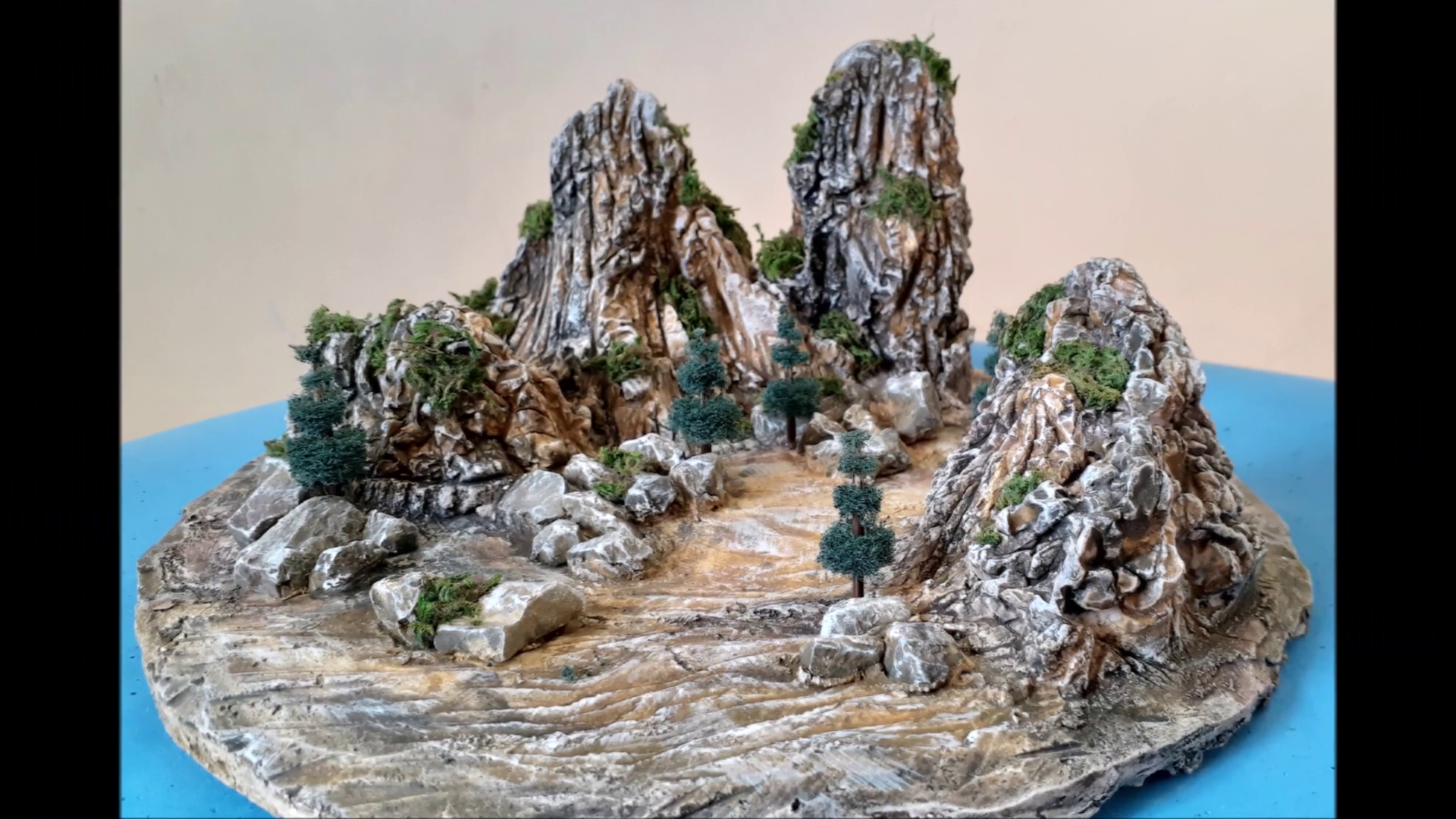 How to Make a Landscape Hill Diorama : 4 Steps - Instructables