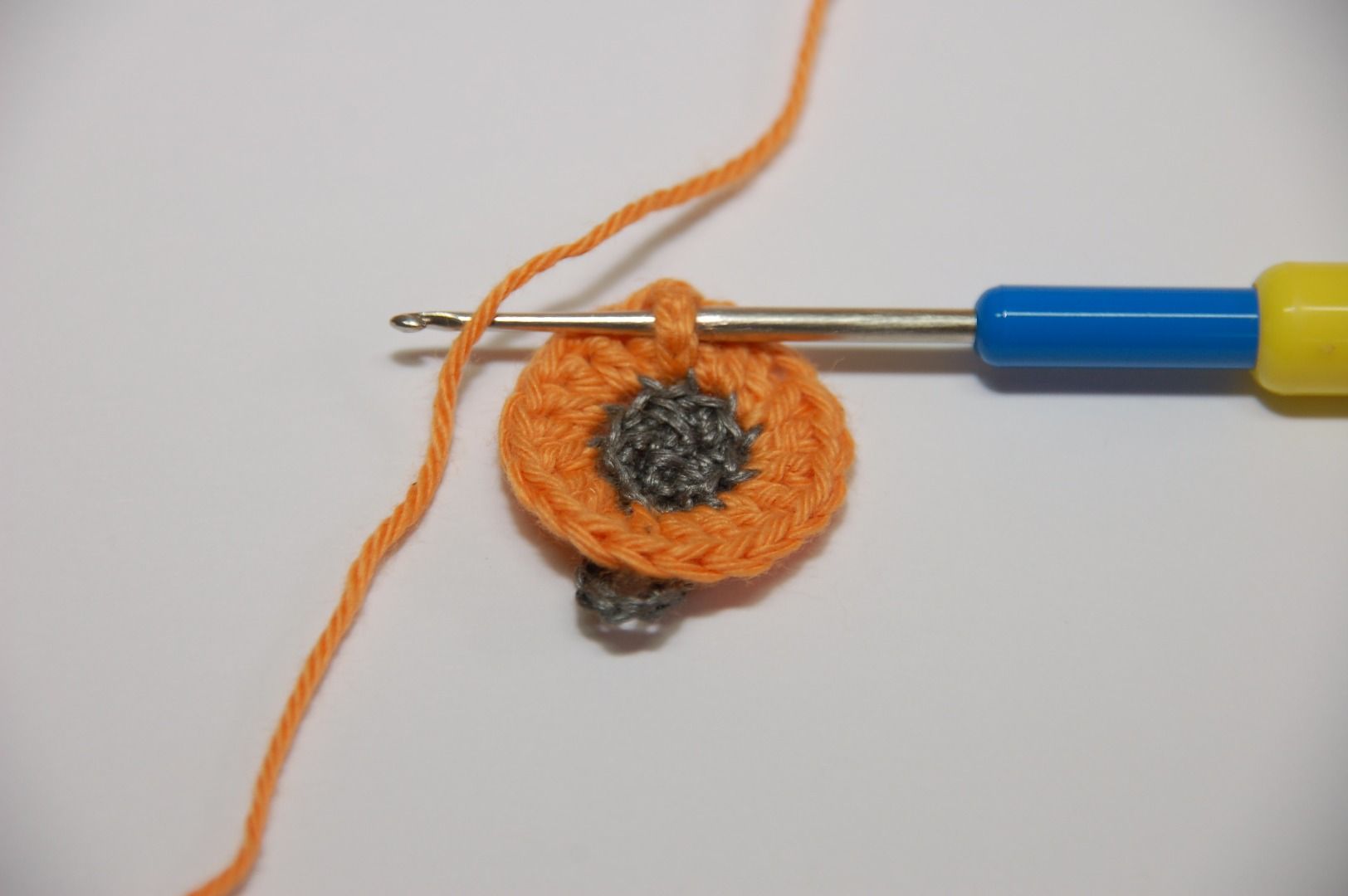 Crochet Battery Holder : 5 Steps - Instructables
