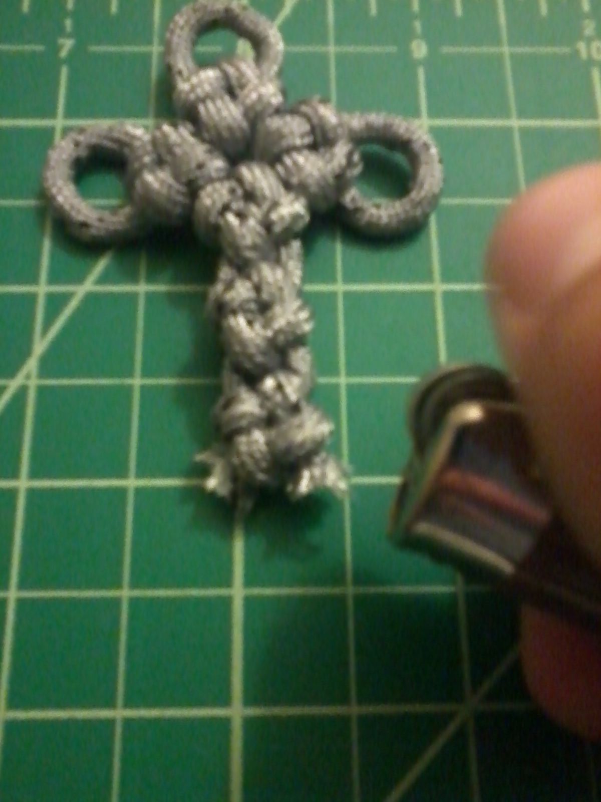Paracord Cross-Knot Cross : 12 Steps - Instructables