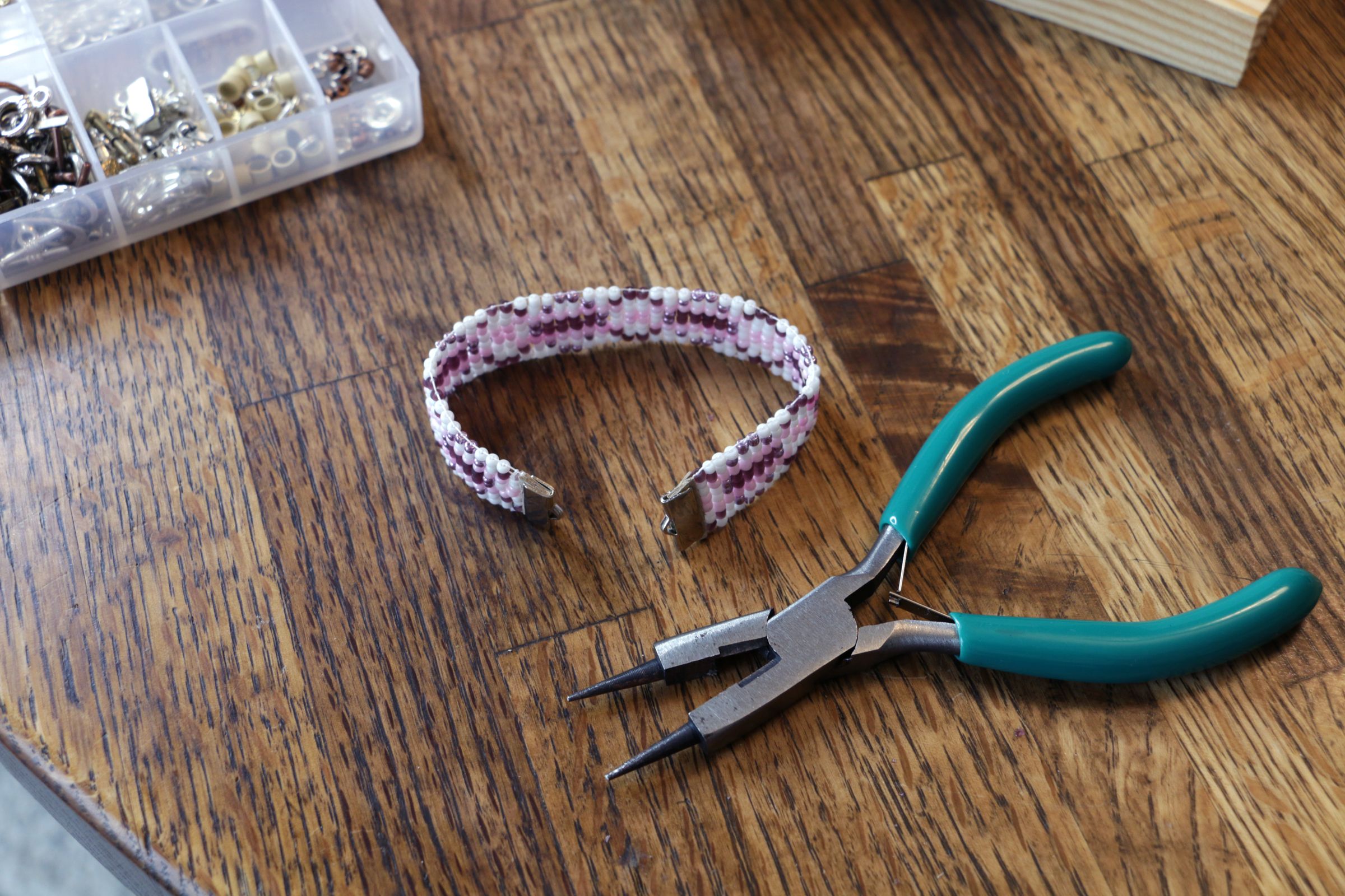 Simple Bead Weaving Loom & Bracelet : 4 Steps (with Pictures ...
