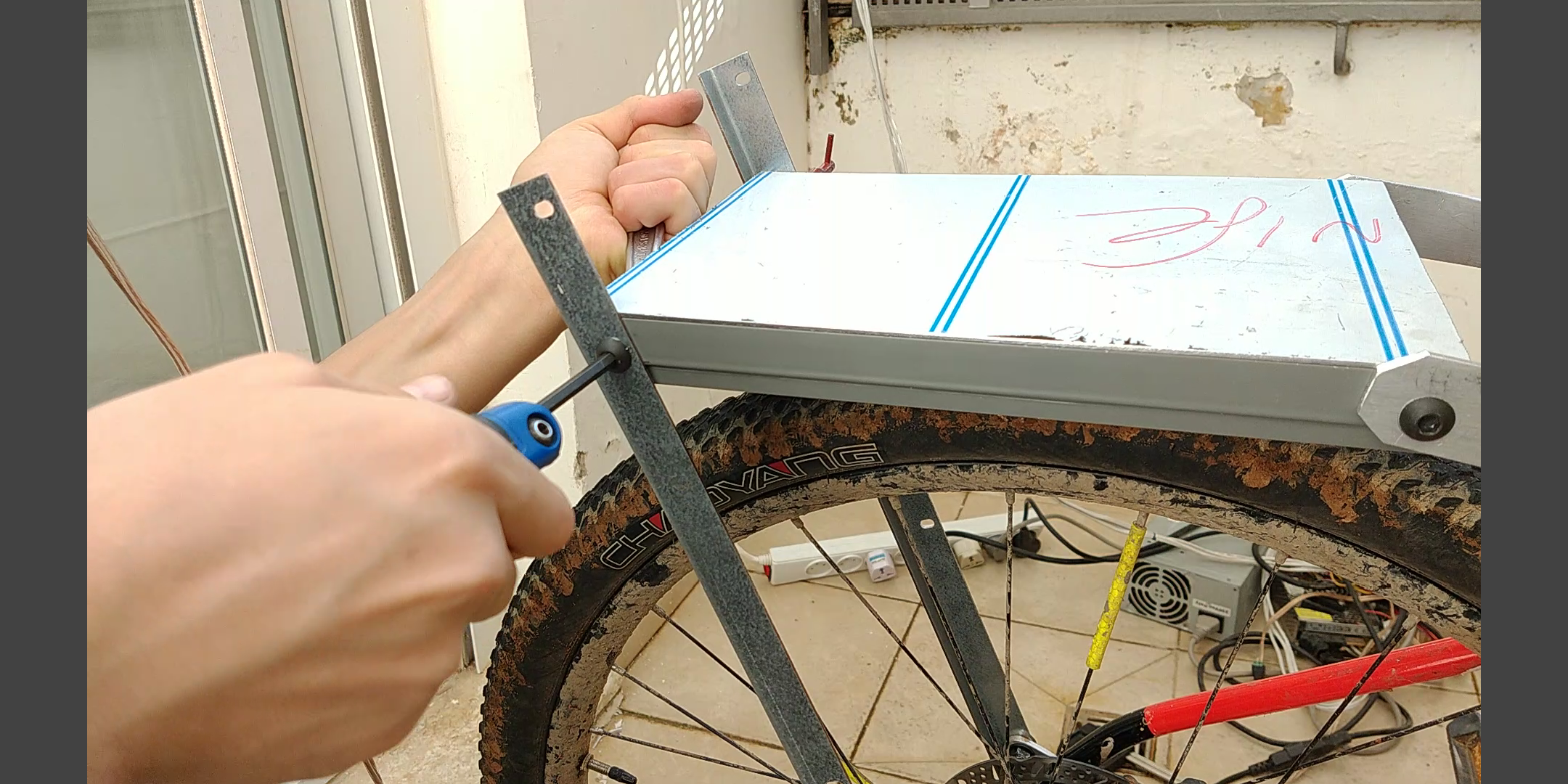 DIY Bike Rear Rack With a MAGNETIC U-lock Mount! (no Welding) : 16 ...