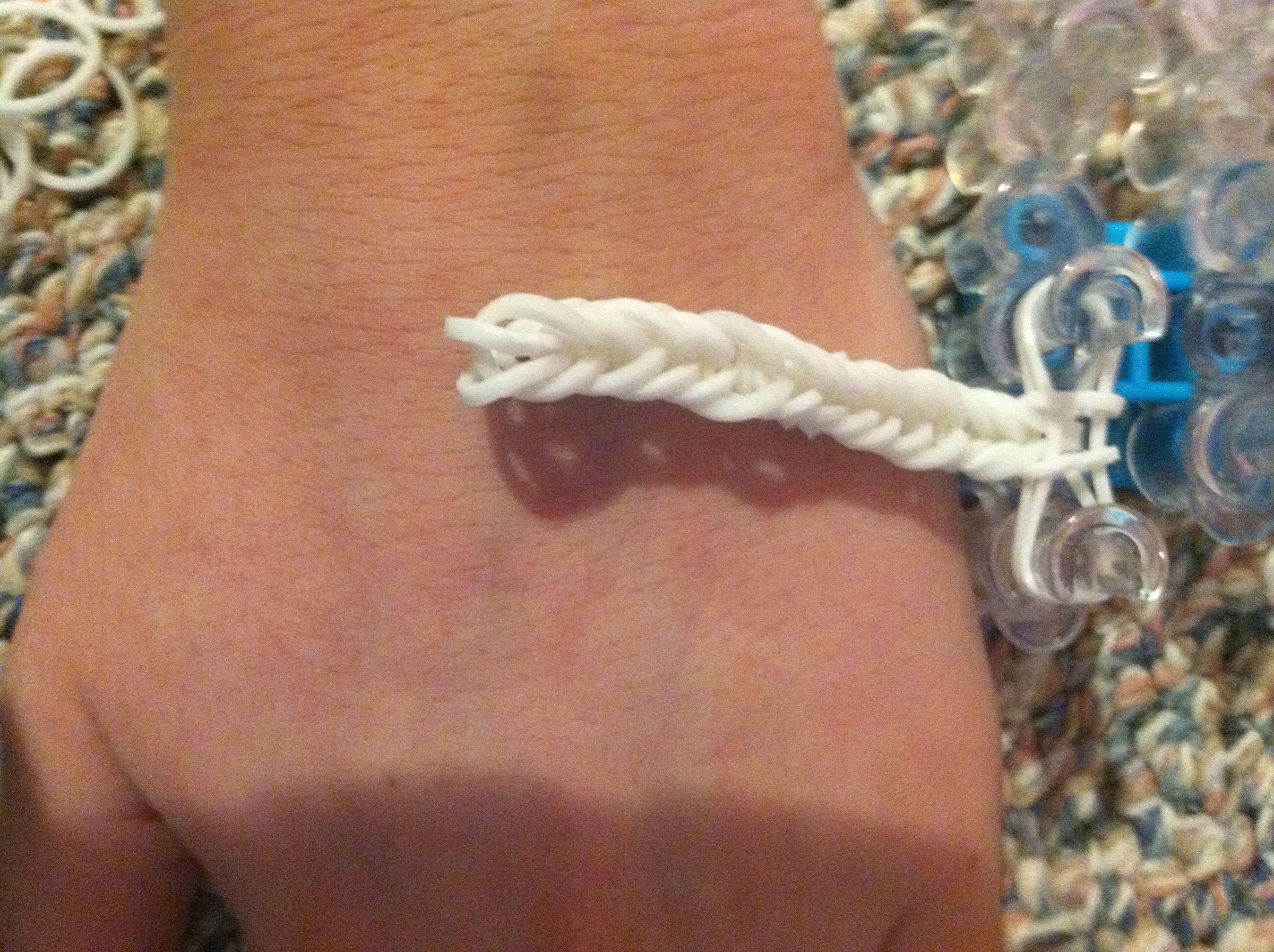 Rainbow Loom Fish Tail : 11 Steps - Instructables