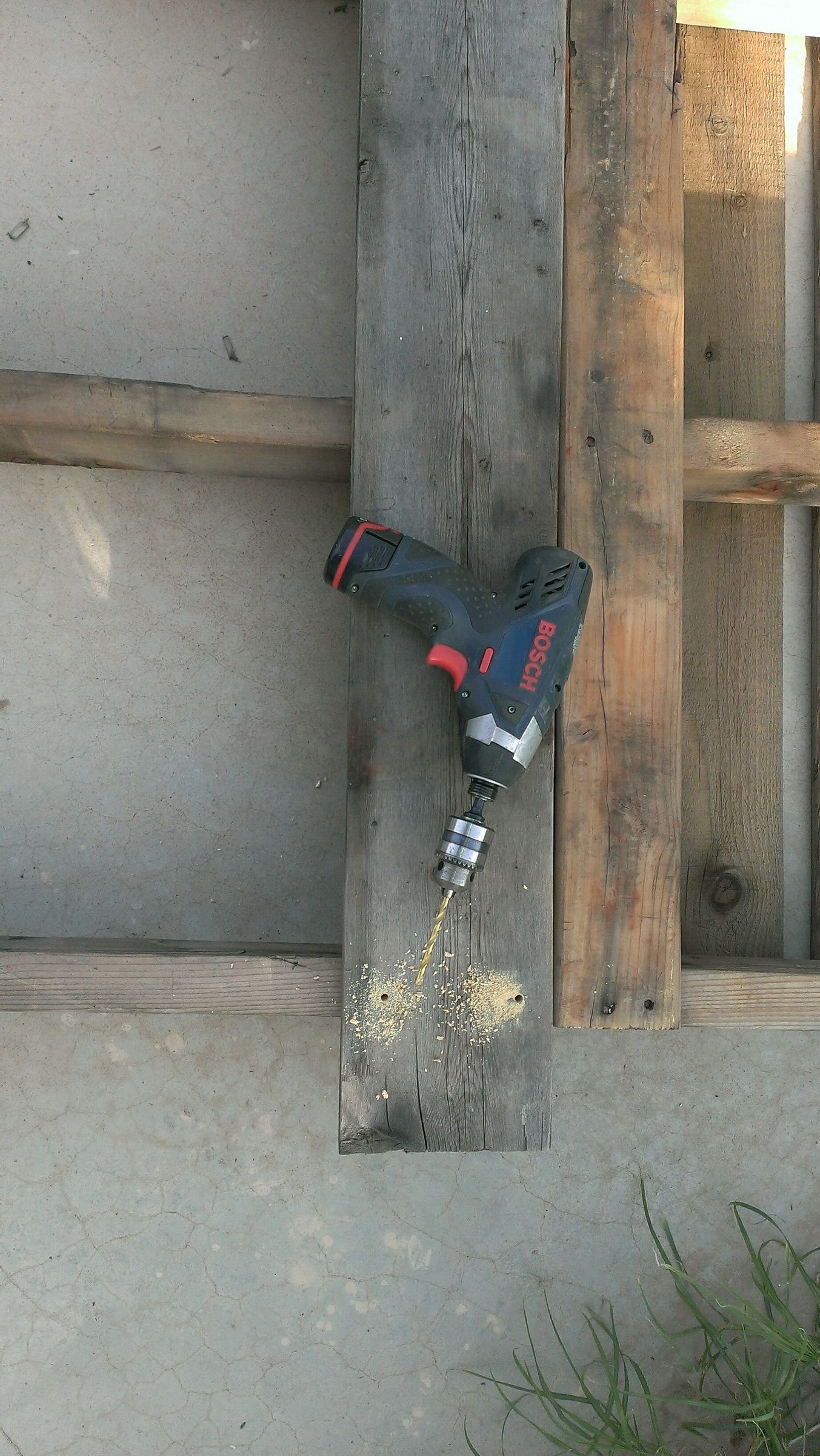 How to Disassemble a Pallet Without a Saw. : 8 Steps - Instructables