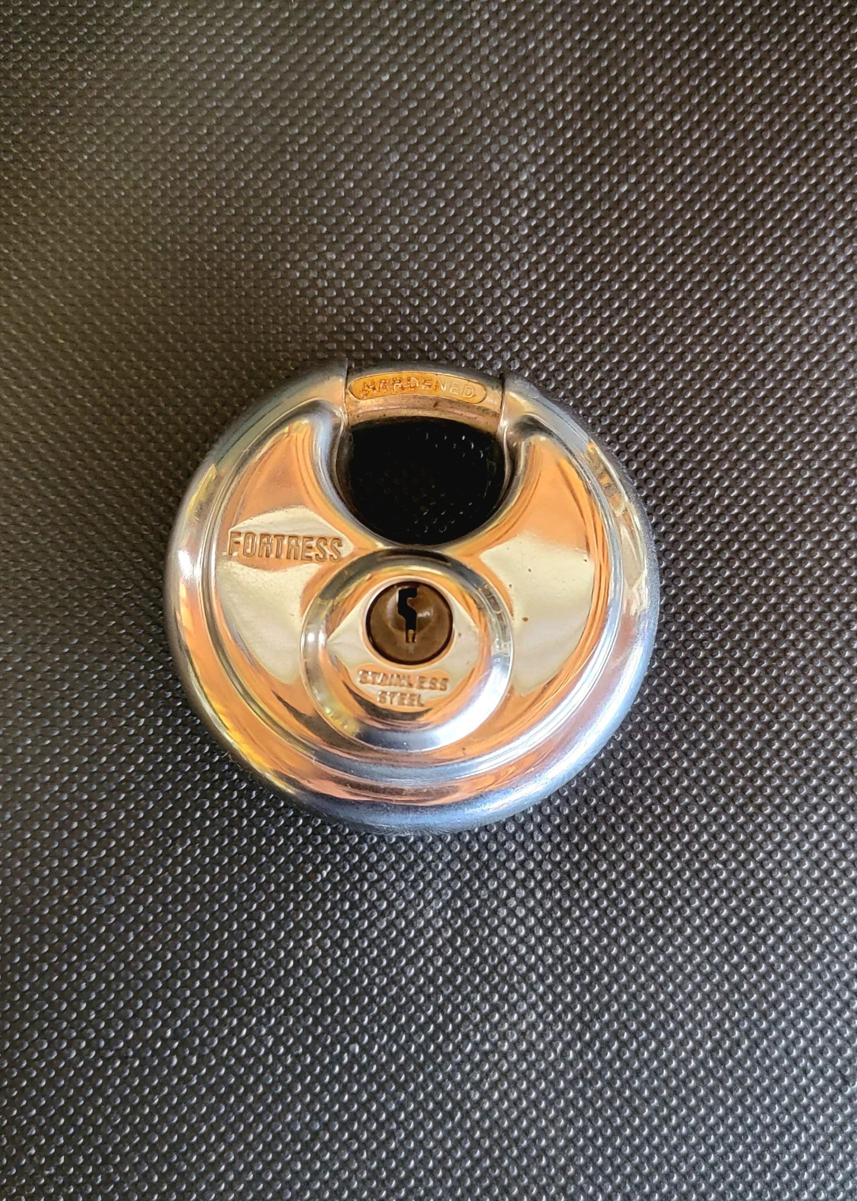 Garage Door Lock : 4 Steps - Instructables