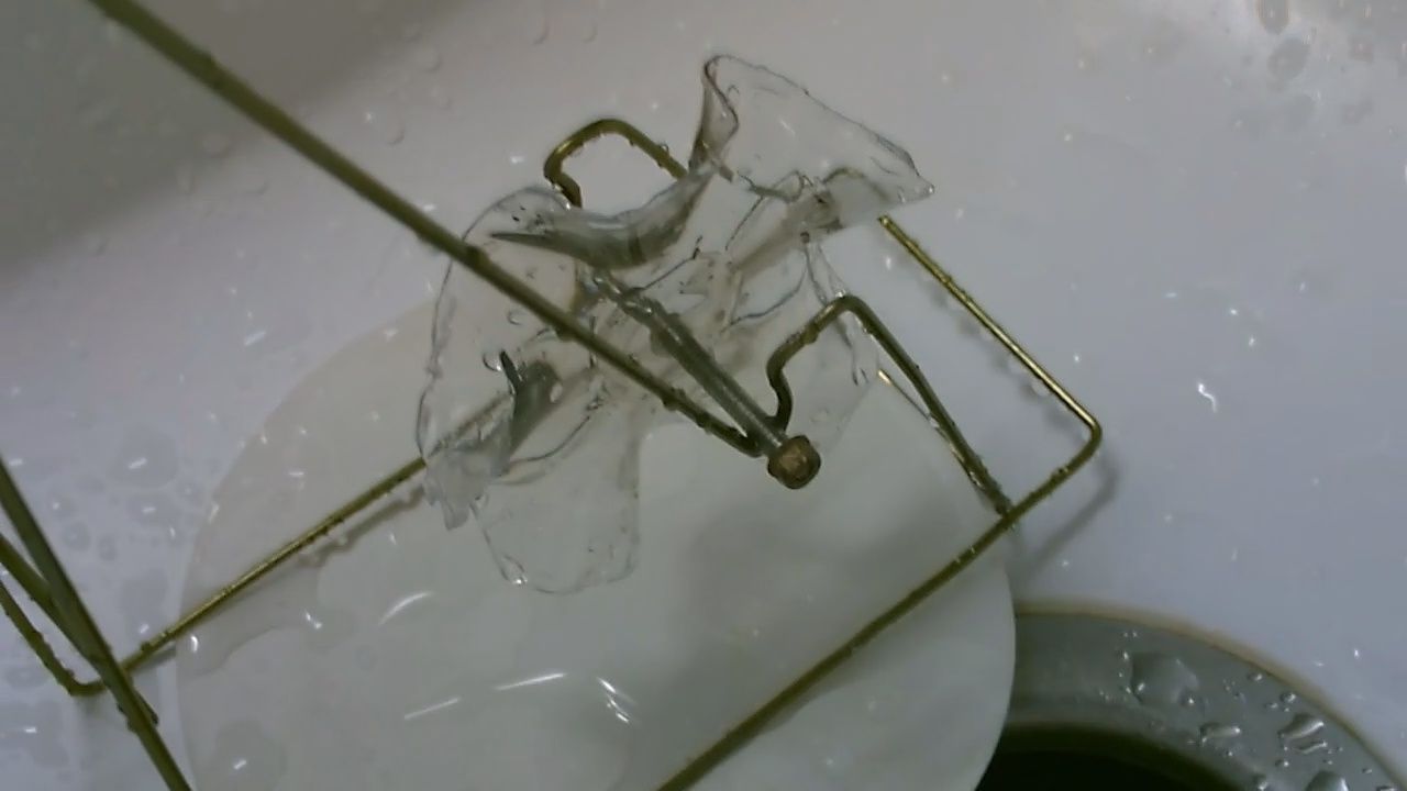 How to Make a Waterwheel - Simple Micro-Hydro (using a Bottle, Metal ...