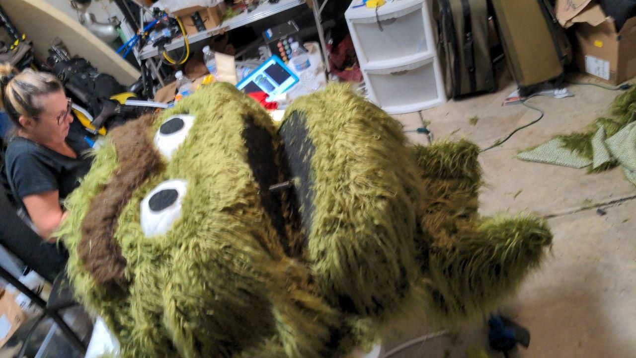 Giant Oscar the Grouch (≈9 Feet Tall) : 7 Steps (with Pictures ...