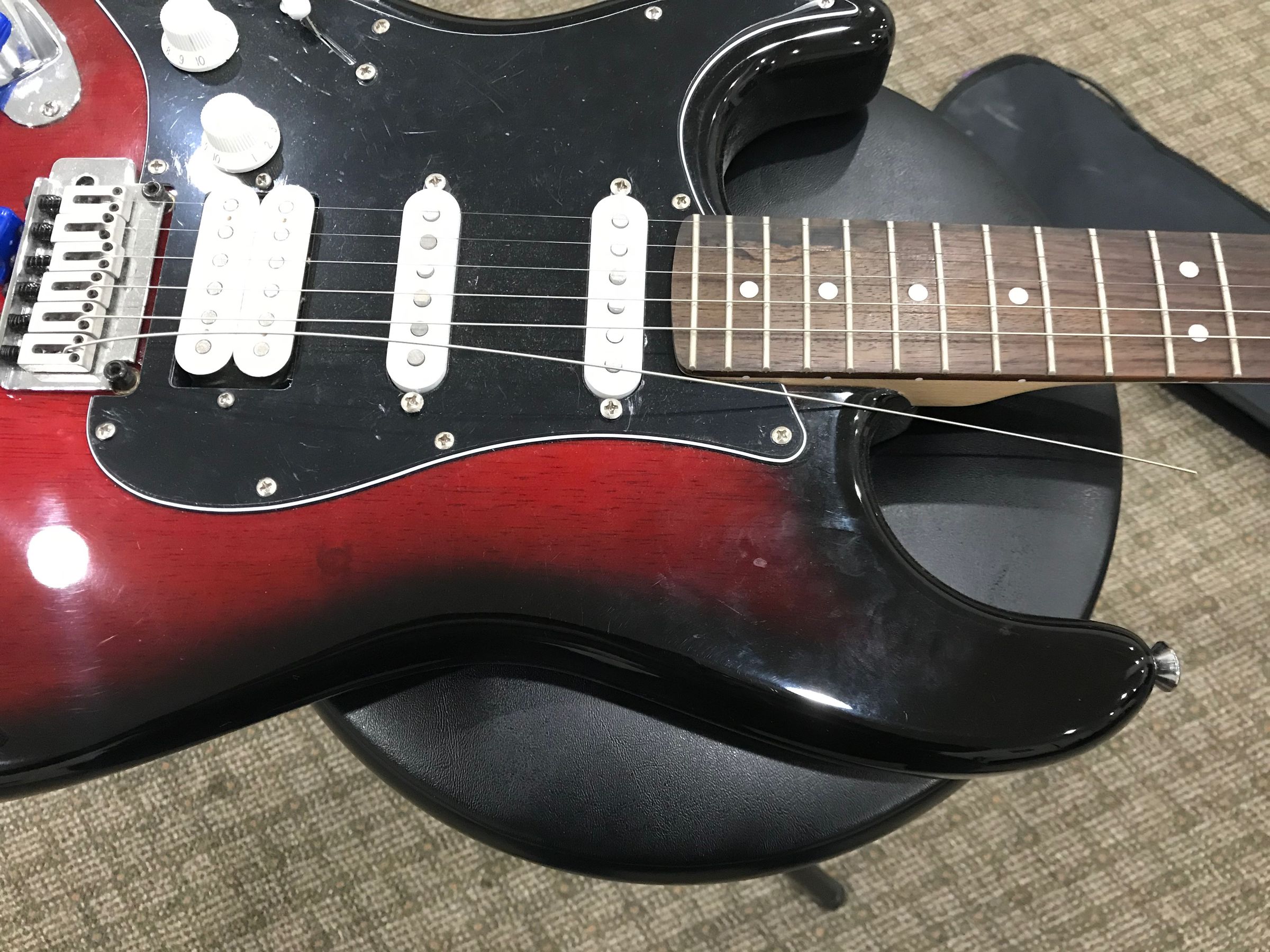 How to Replace Electric Guitar Strings : 10 Steps - Instructables