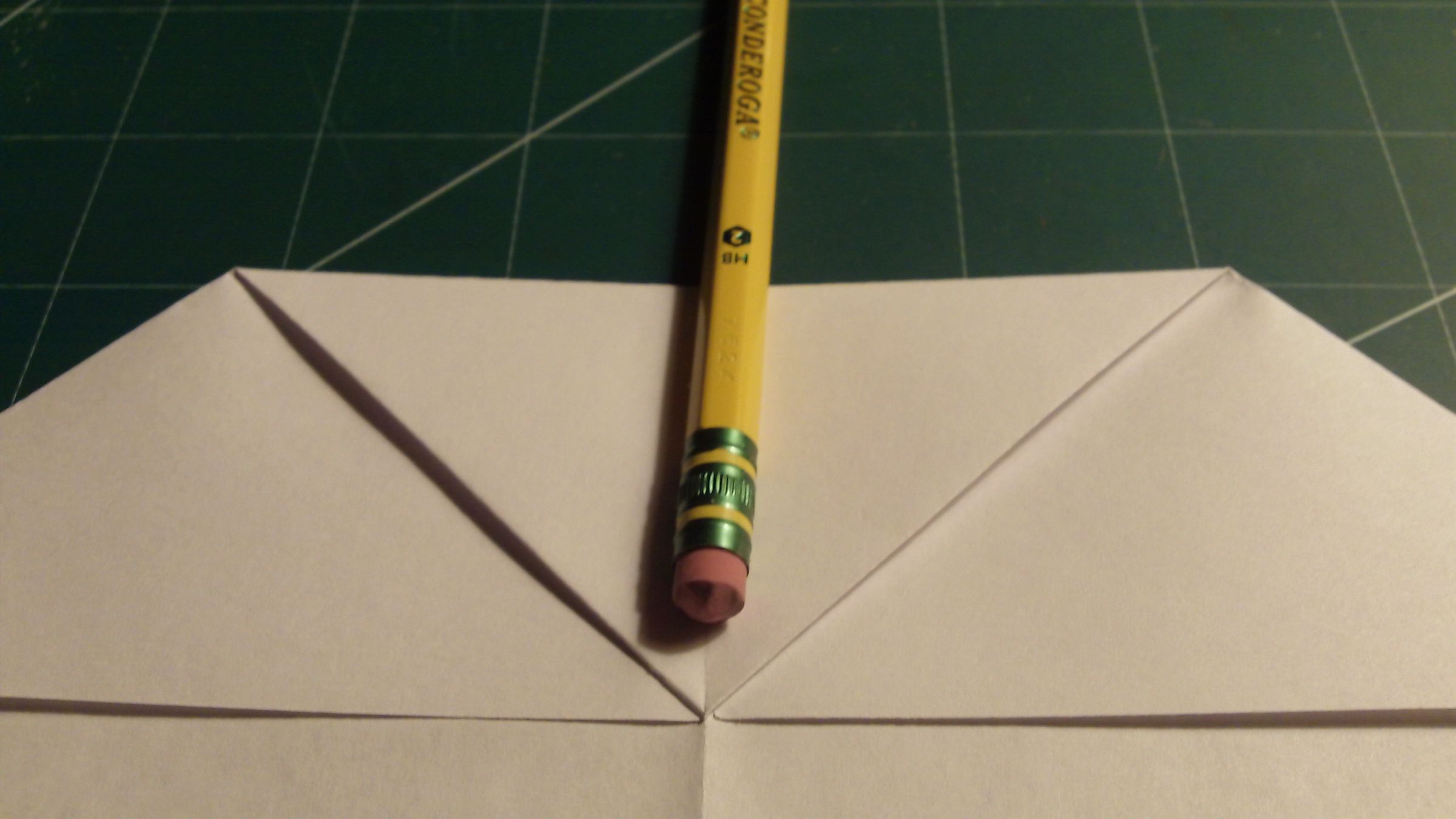 How to Make the Super Starstriker Paper Airplane : 7 Steps - Instructables