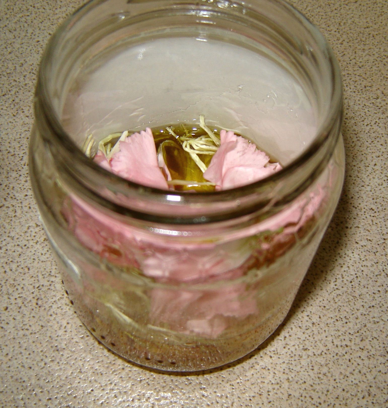 How to Make Infused Oil : 6 Steps (with Pictures) - Instructables