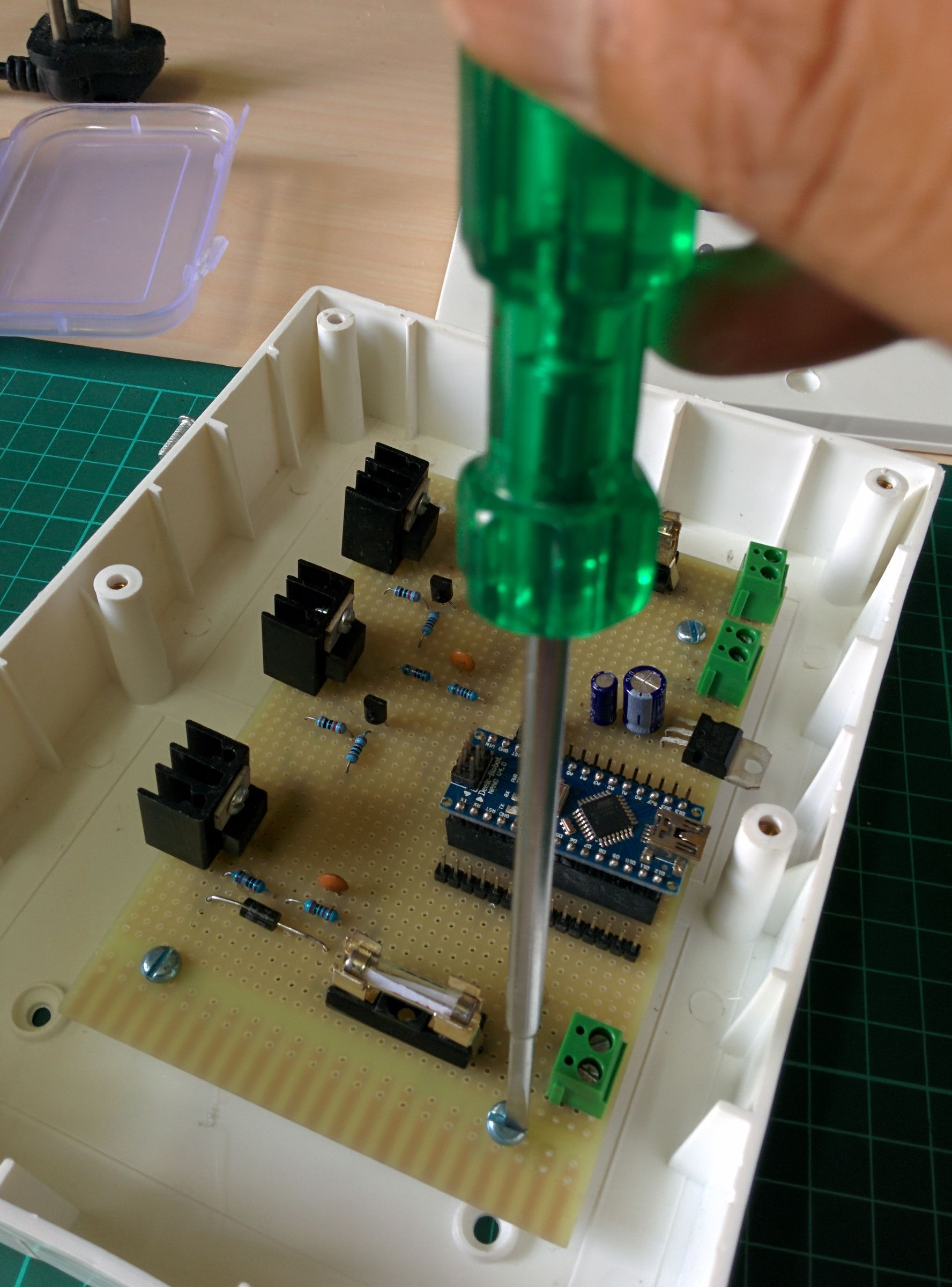 ARDUINO SOLAR CHARGE CONTROLLER ( Version 2.0) : 26 Steps (with ...