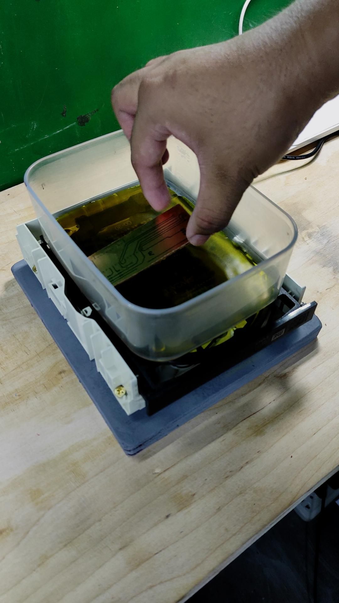 Homebrew PCB Shaker for Etching Using an Old DVD Rom! : 8 Steps (with ...