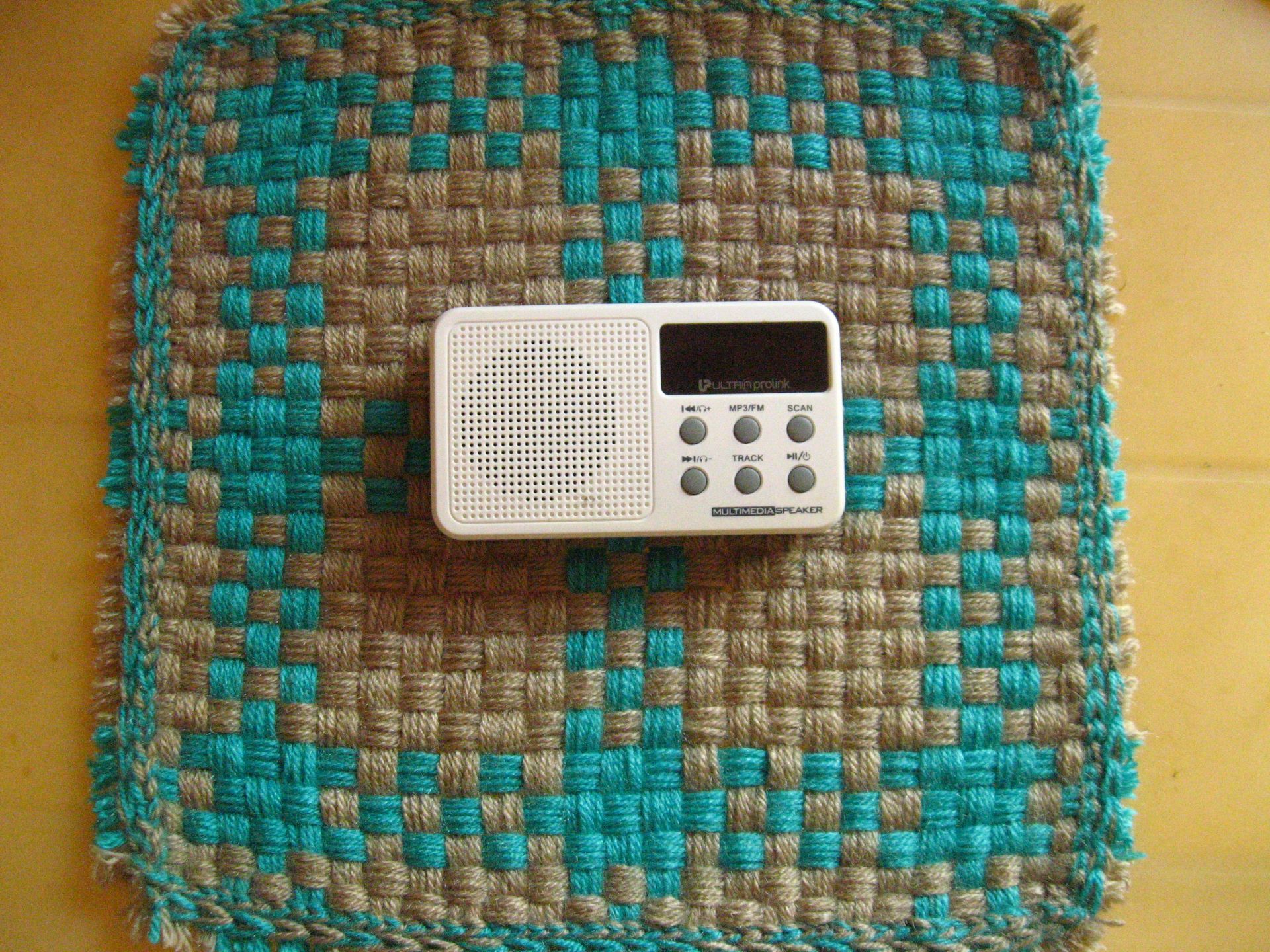 How to Weave a Small Table Mat With Home Made Loom : 13 Steps (with ...