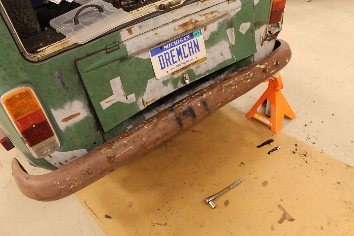 Removing the Engine and Transmission Together From a VW Type II Bay ...