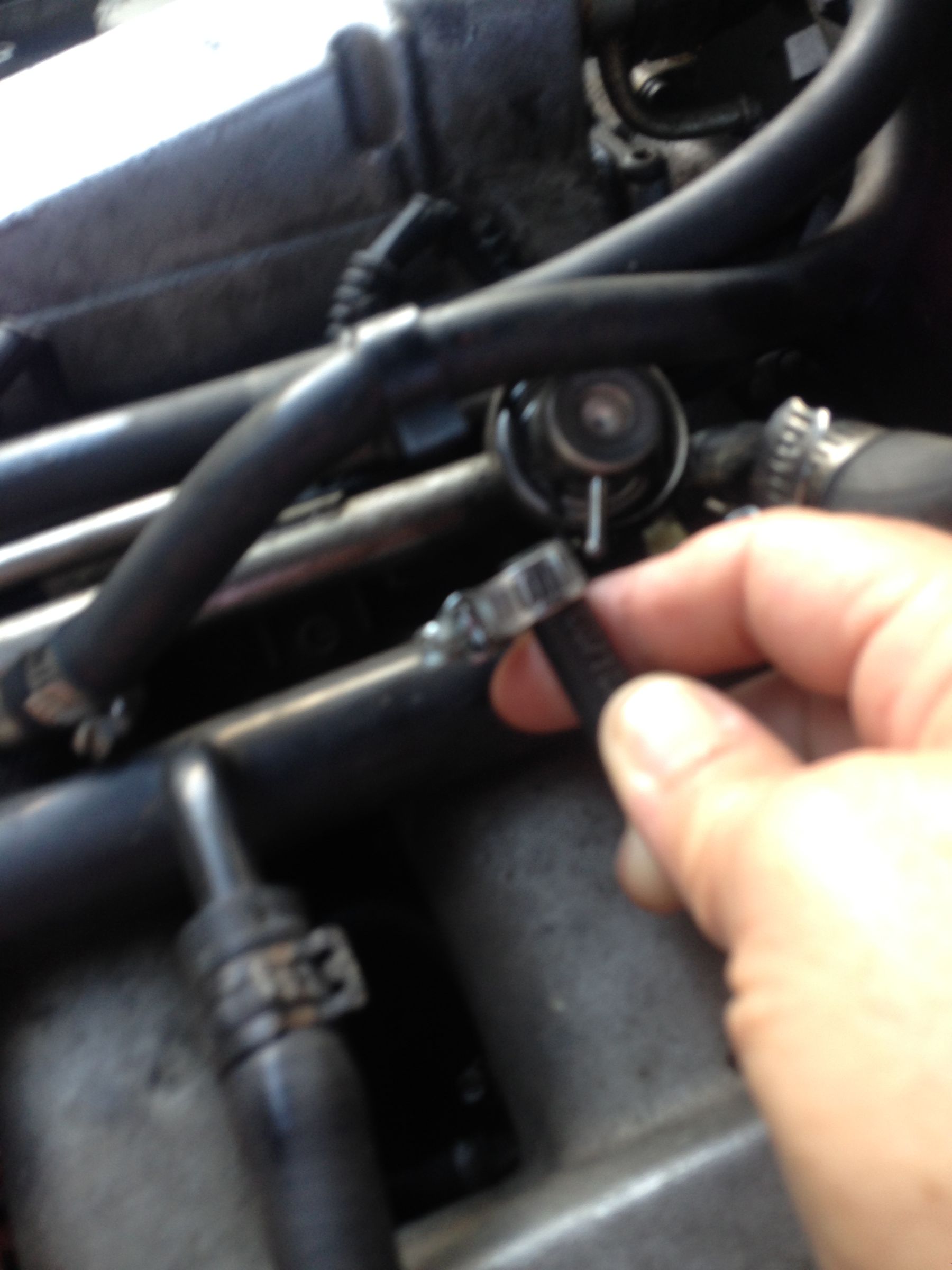2004 VW Passat Fuel Pressure Regulator Replacement : 7 Steps ...