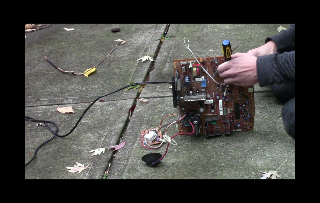 The SPACEBOX - Portable Amp Completely From an Old TV! : 6 Steps (with ...