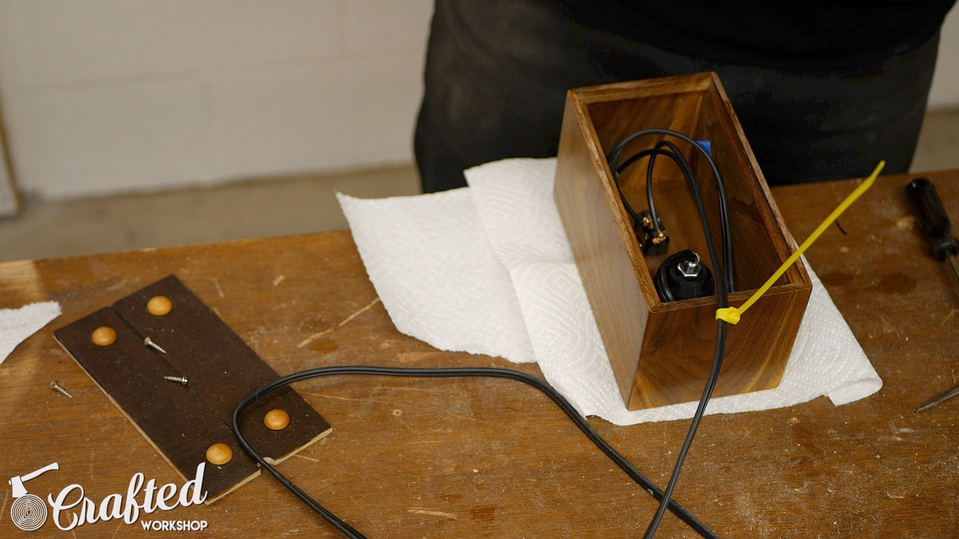 Walnut Edison Bulb Lamp DIY : 11 Steps (with Pictures) - Instructables