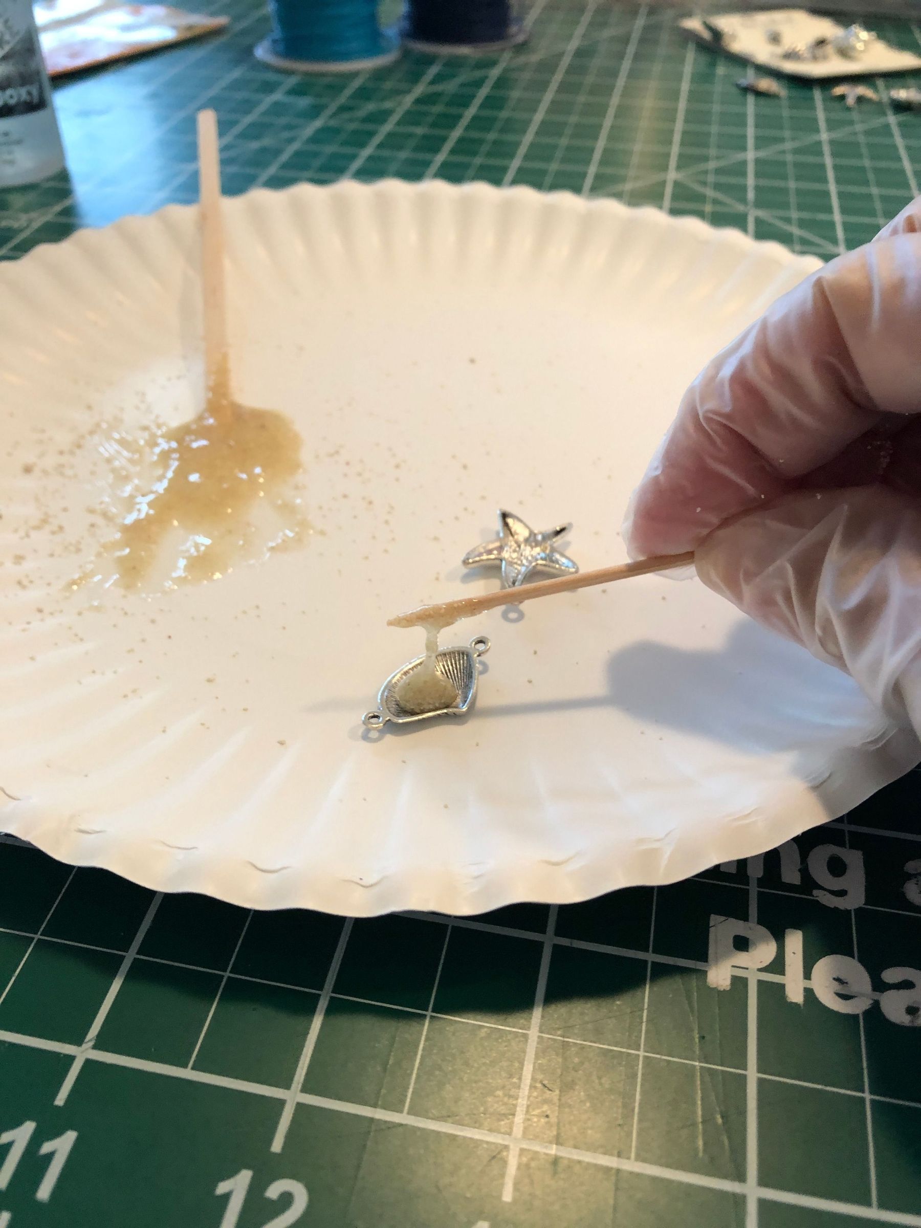 Sand Keepsakes Using Epoxy : 4 Steps (with Pictures) - Instructables