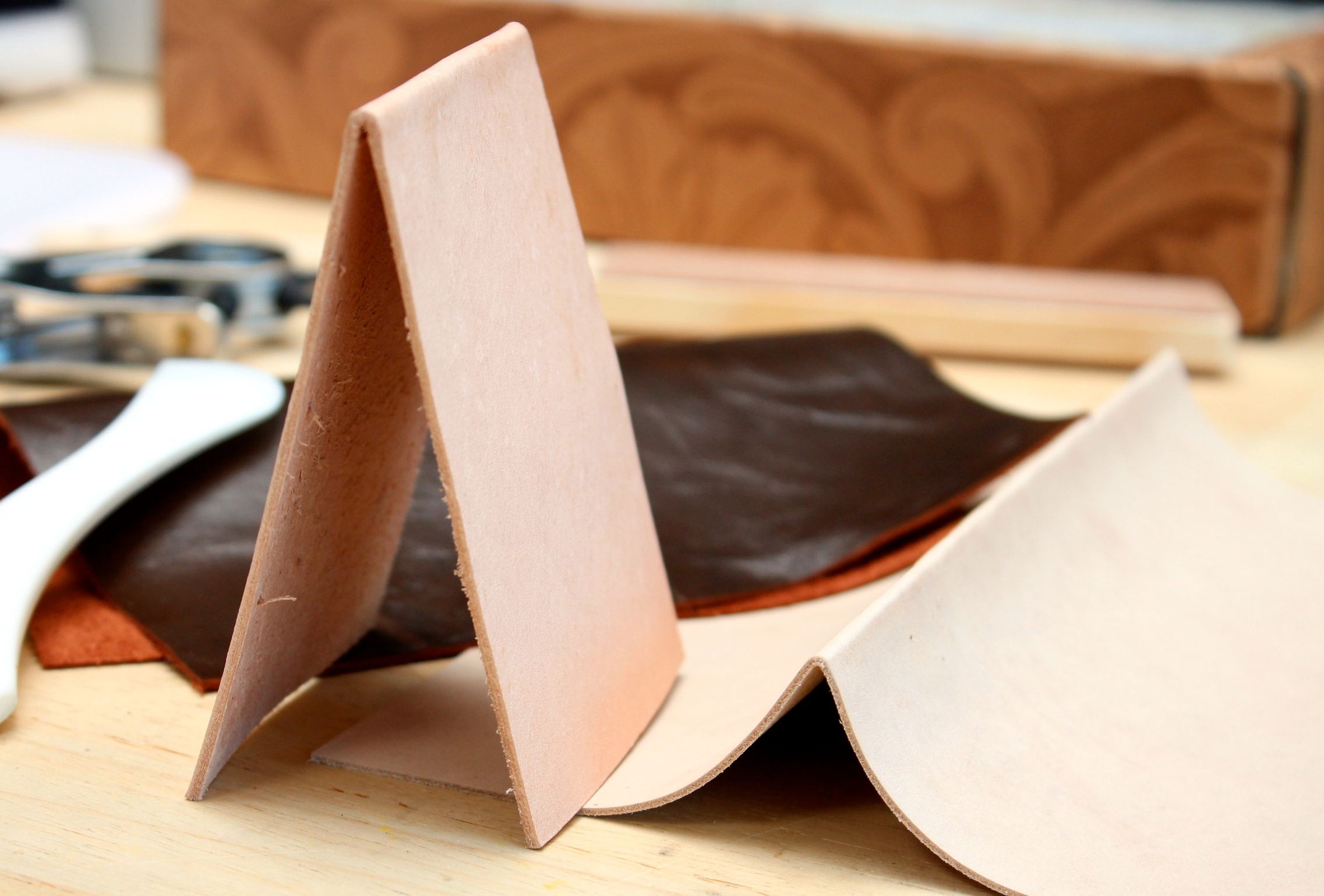 How to Make Folds in Leather : 5 Steps (with Pictures) - Instructables