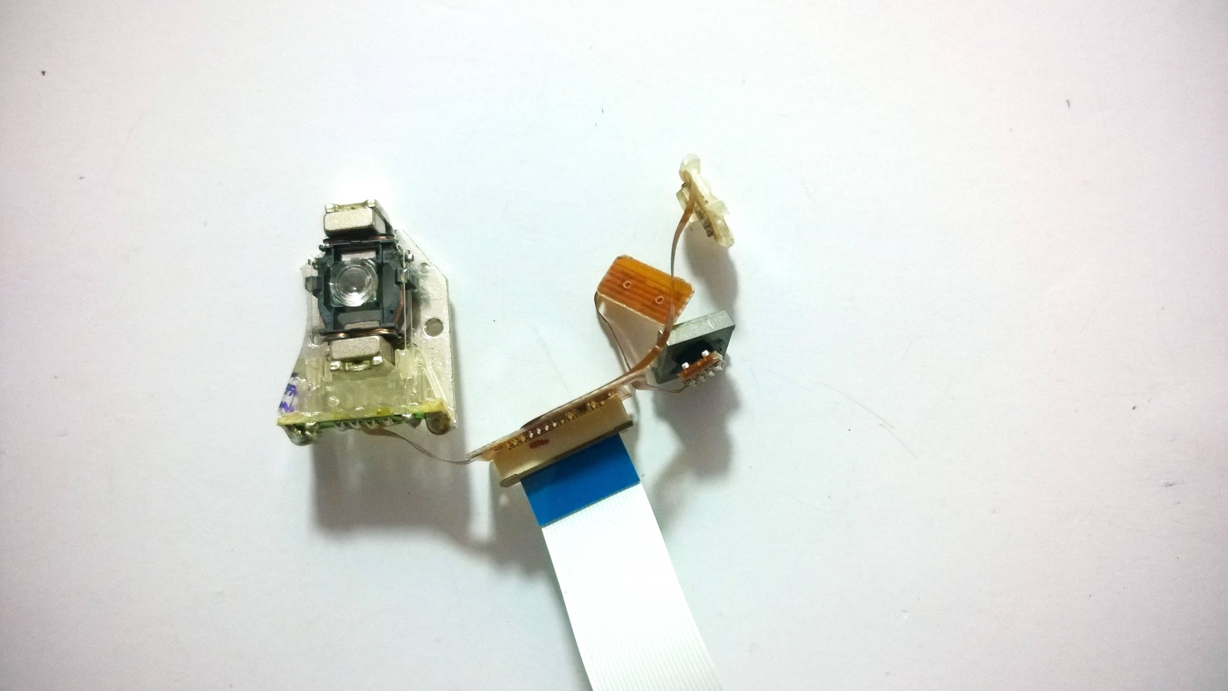 Parts to Salvage From a DVD/CD Player : 10 Steps - Instructables