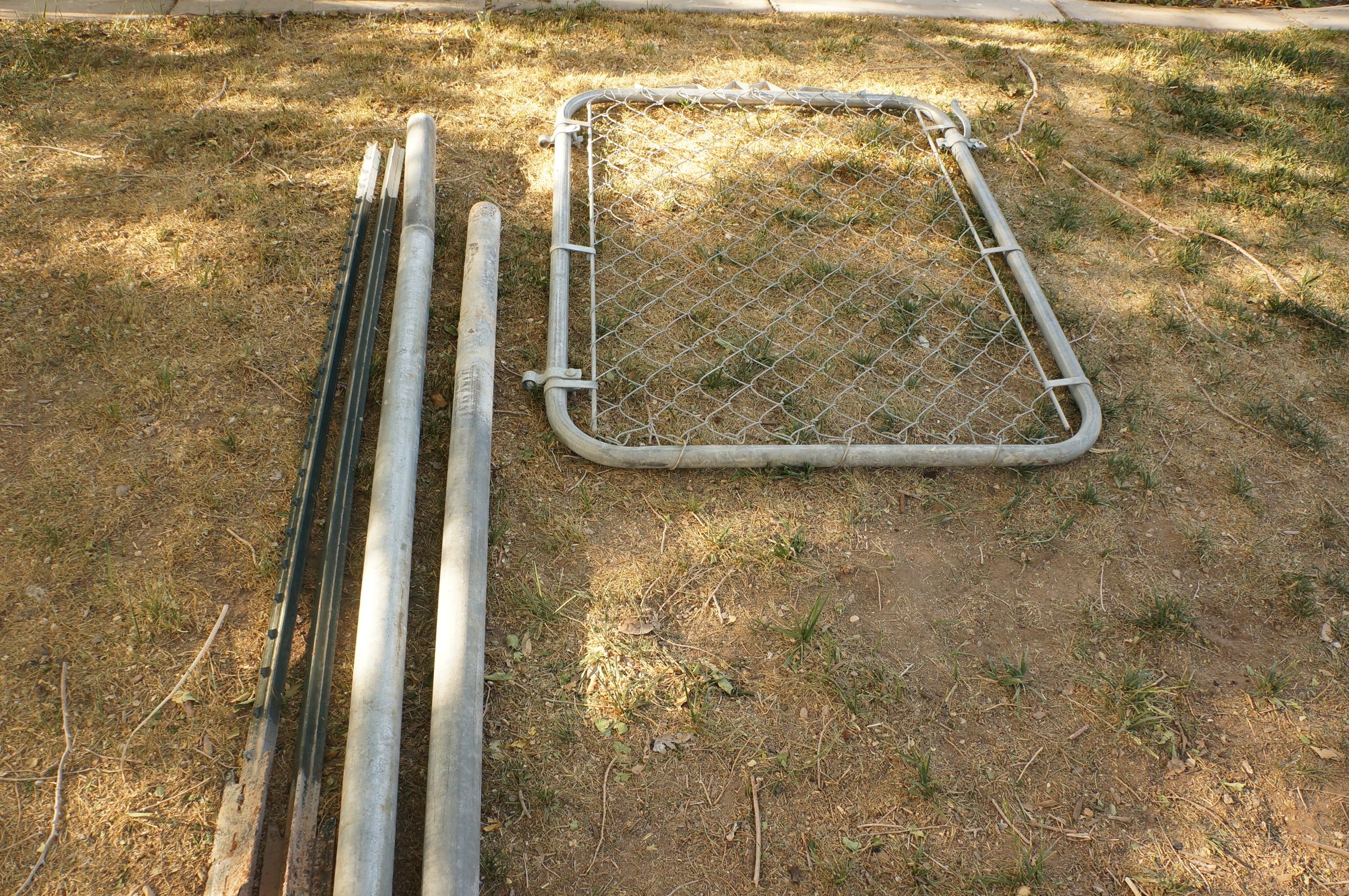 Cheap Easy Dog Run to Build : 6 Steps - Instructables