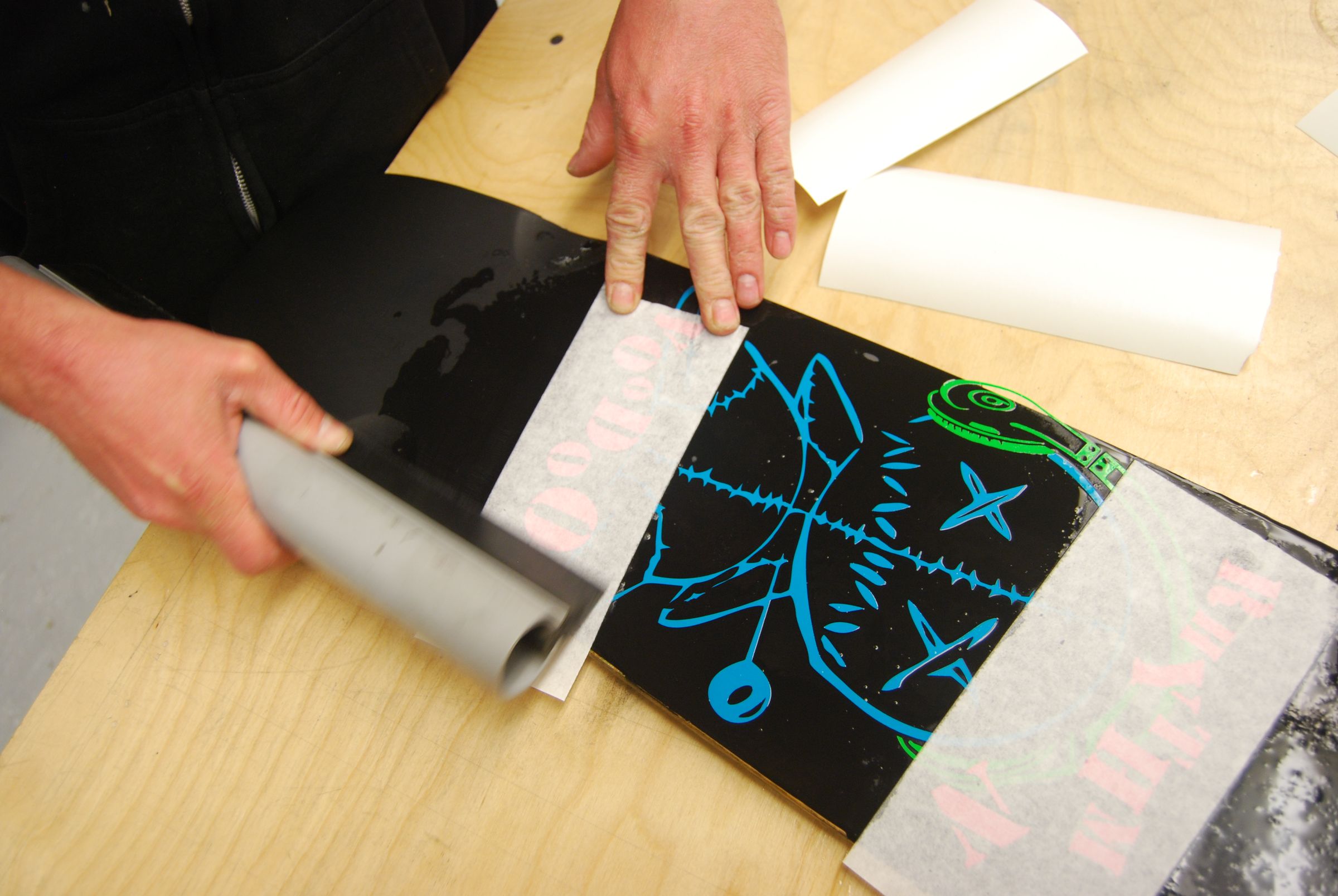 Applying Vinyl to Curved Surfaces : 4 Steps (with Pictures) - Instructables