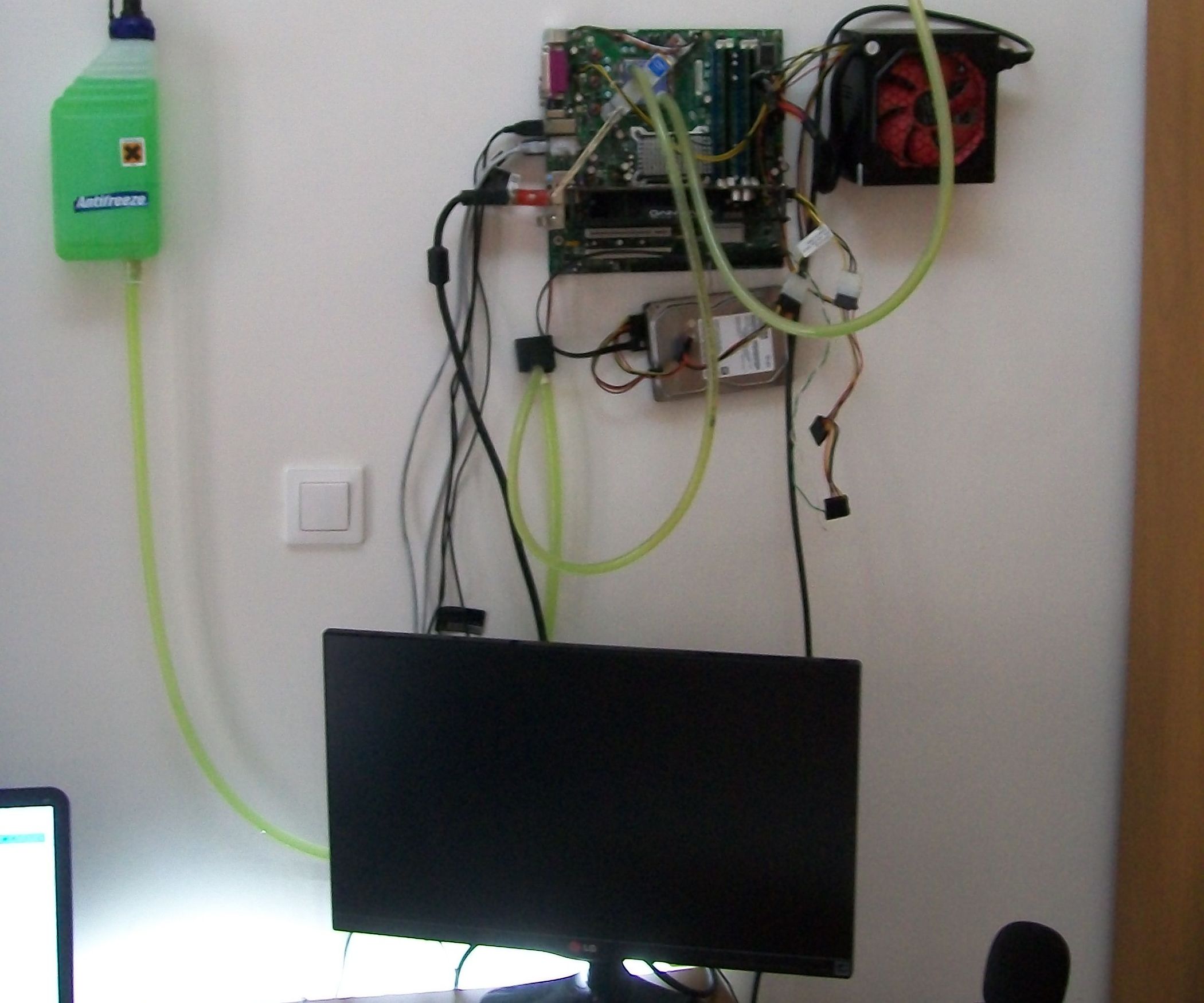 DIY Wall Mounted Water Cooled Computer : 5 Steps (with Pictures ...