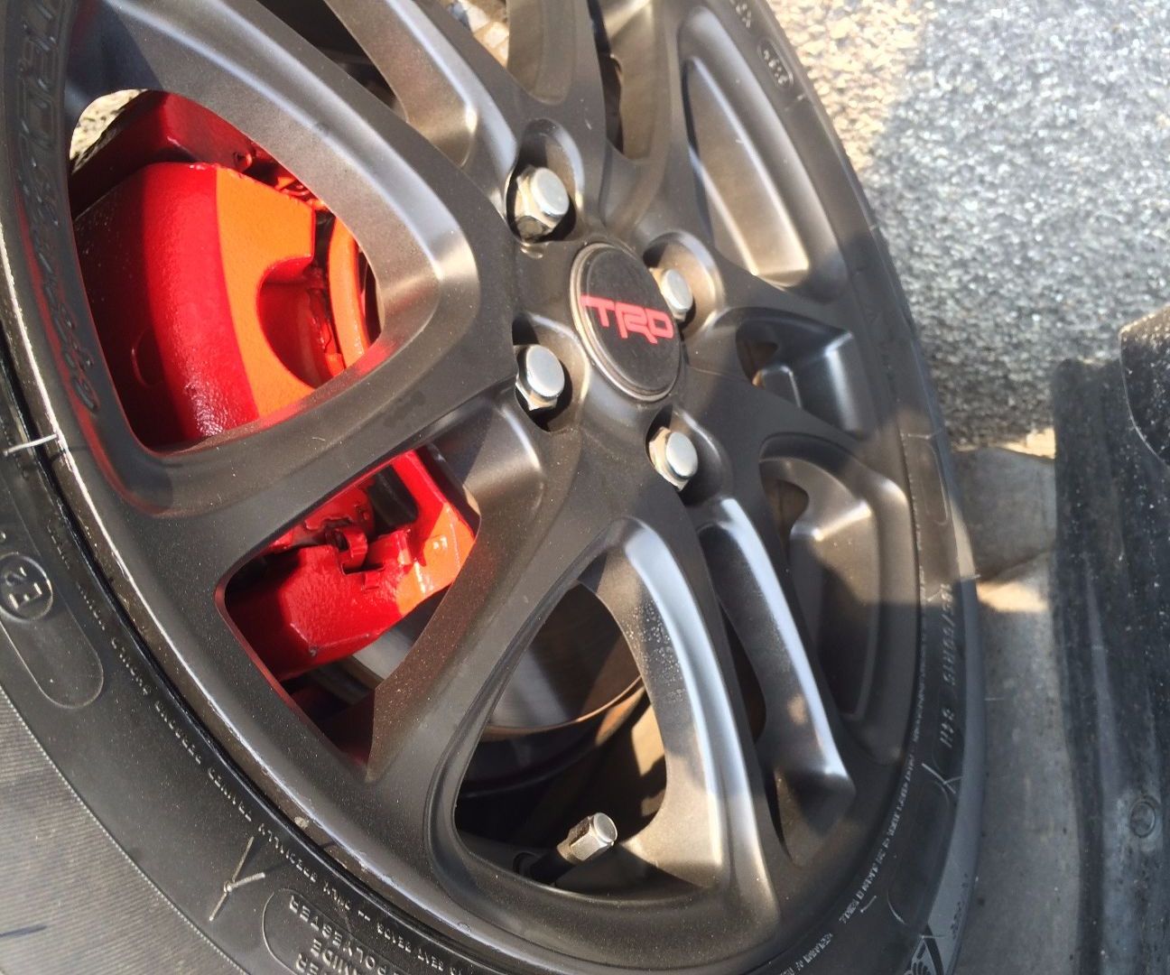 How to DIY to Paint Your Wheels With Colorful Rubber Spray Film : 3 ...