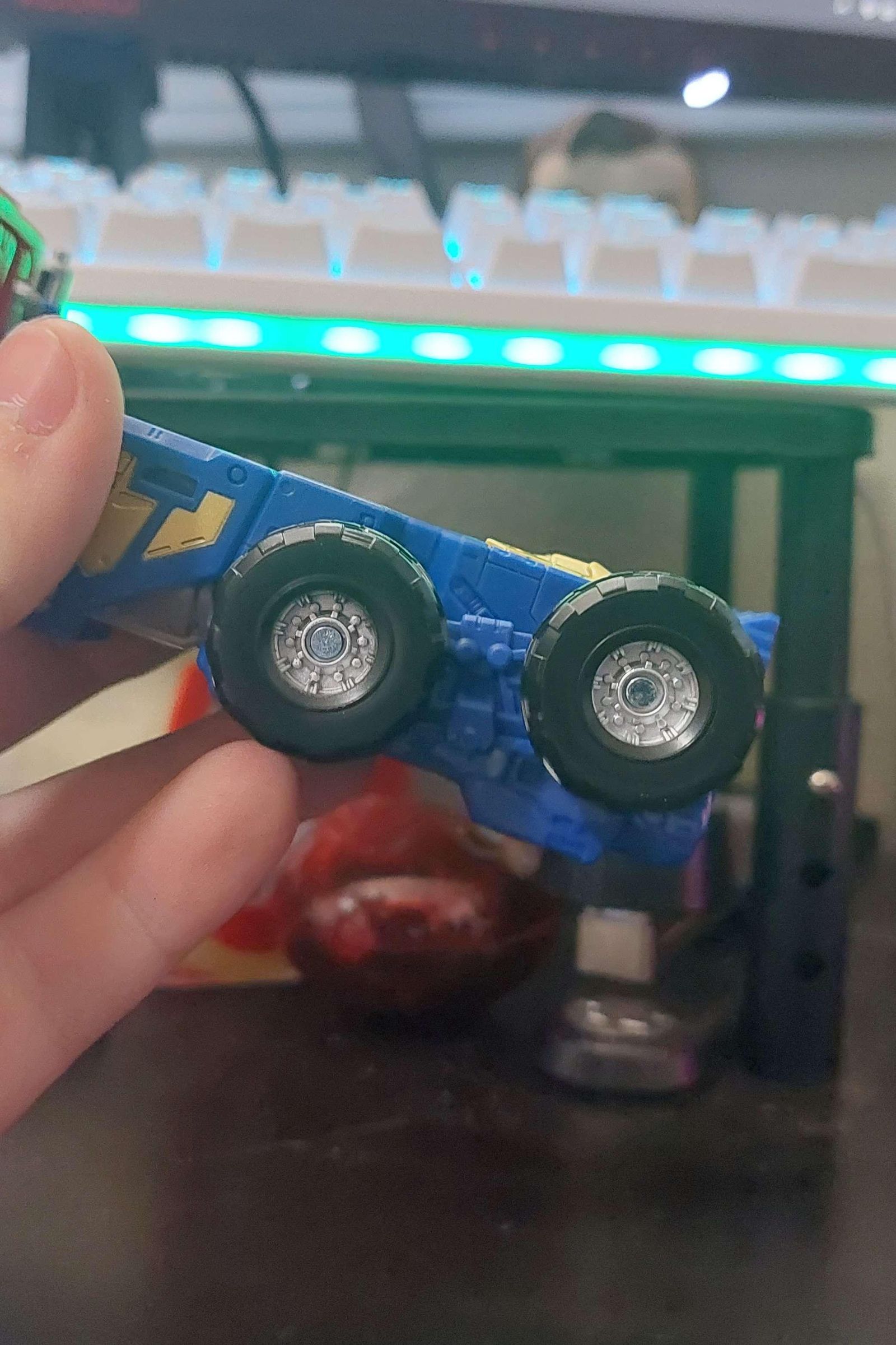 How to Convert Legacy Armada Optimus Prime From Core Robot to Truck and ...