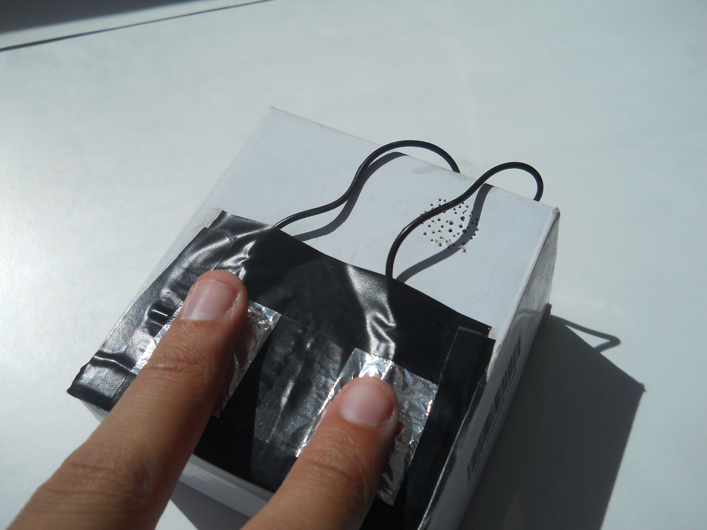 Simple Lie Detector (from Solid Components) : 4 Steps (with Pictures) - Instructables