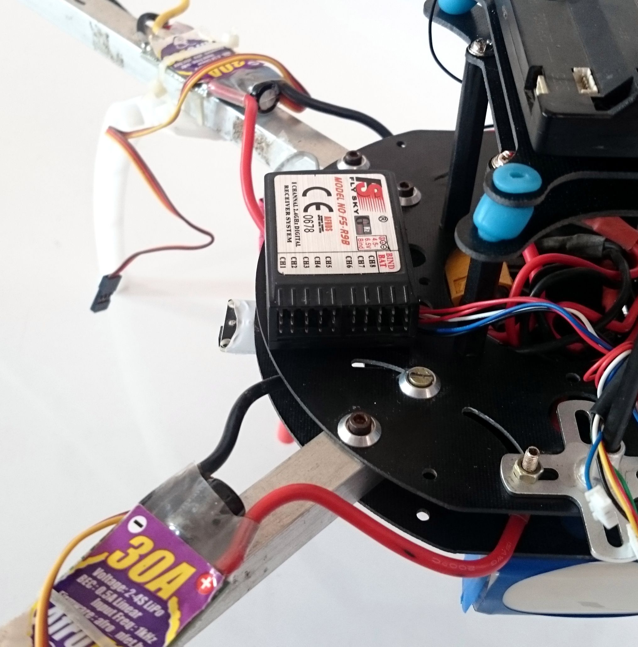 How to Build a Quadcoptor. (NTM 28-30S 800kV 300W and Arducopter APM 2. ...