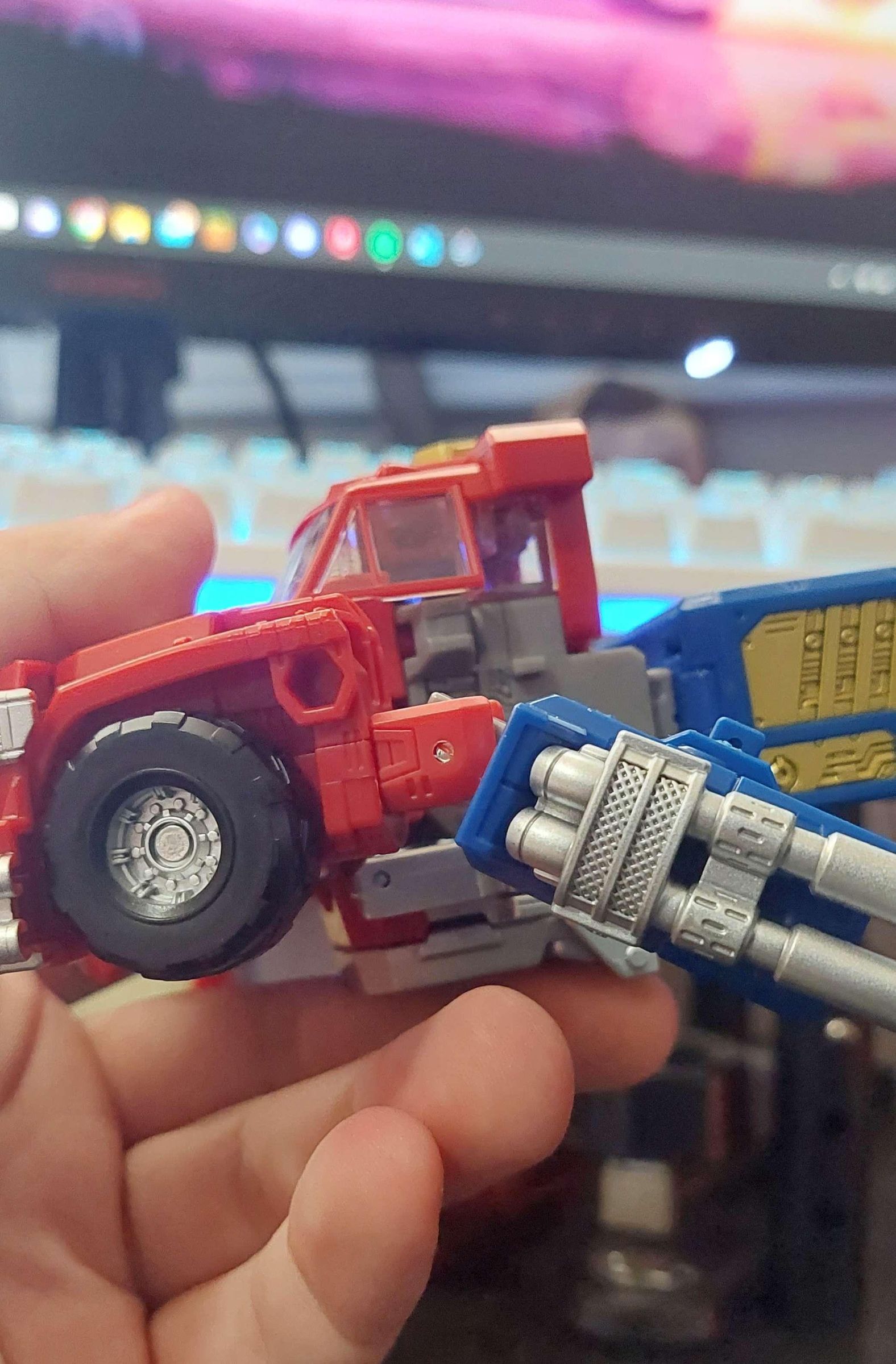 How to Convert Legacy Armada Optimus Prime From Core Robot to Truck and ...