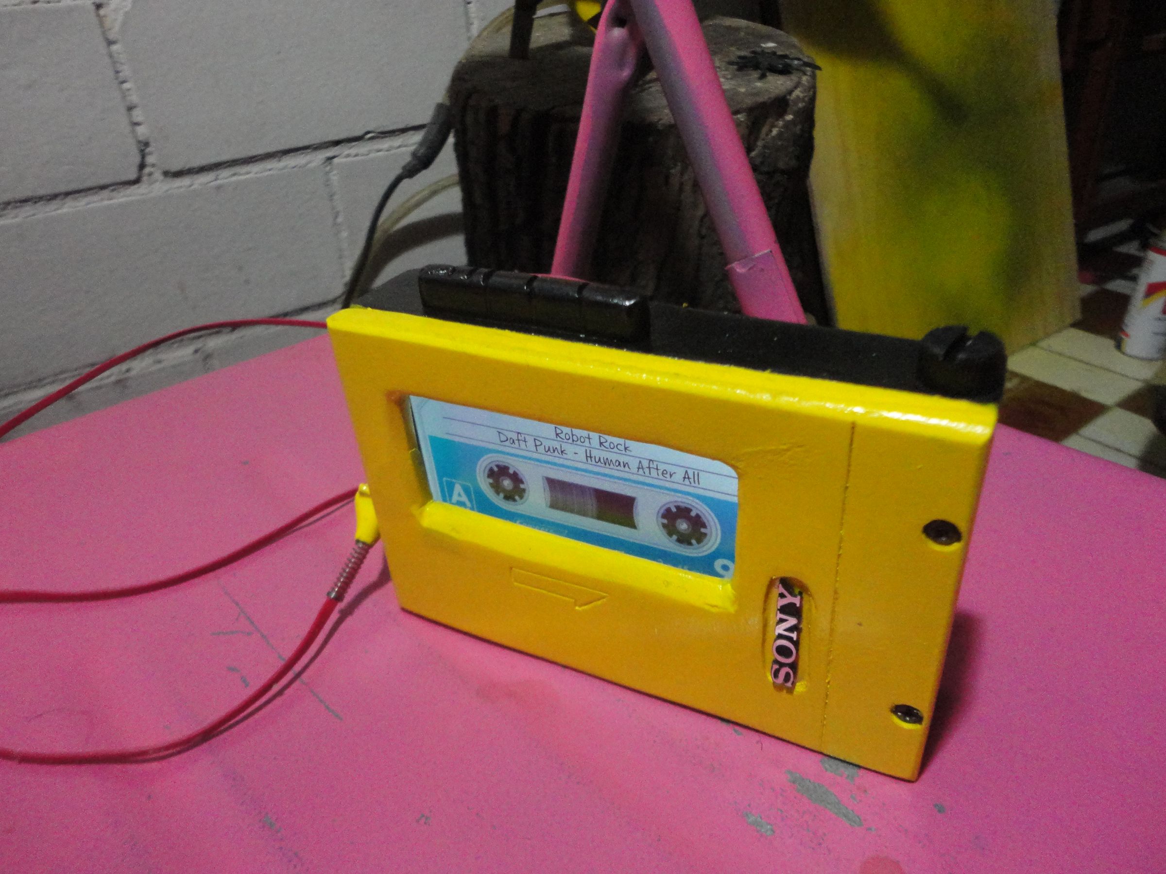 Walkman Phone Case - Instructables