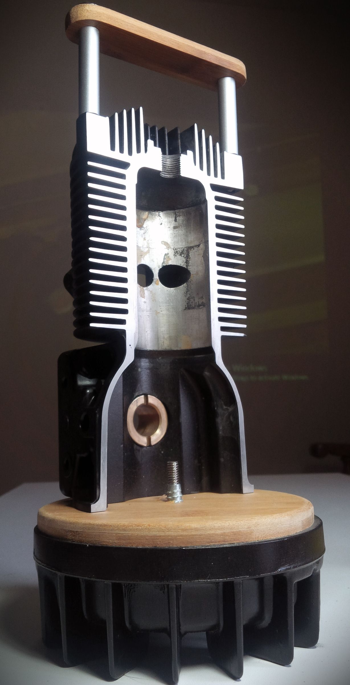 Small Engine Lamp : 7 Steps (with Pictures) - Instructables