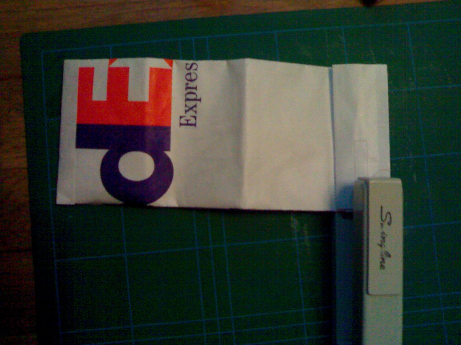 Tyvek FedEx Wallet With Change Pocket : 14 Steps - Instructables