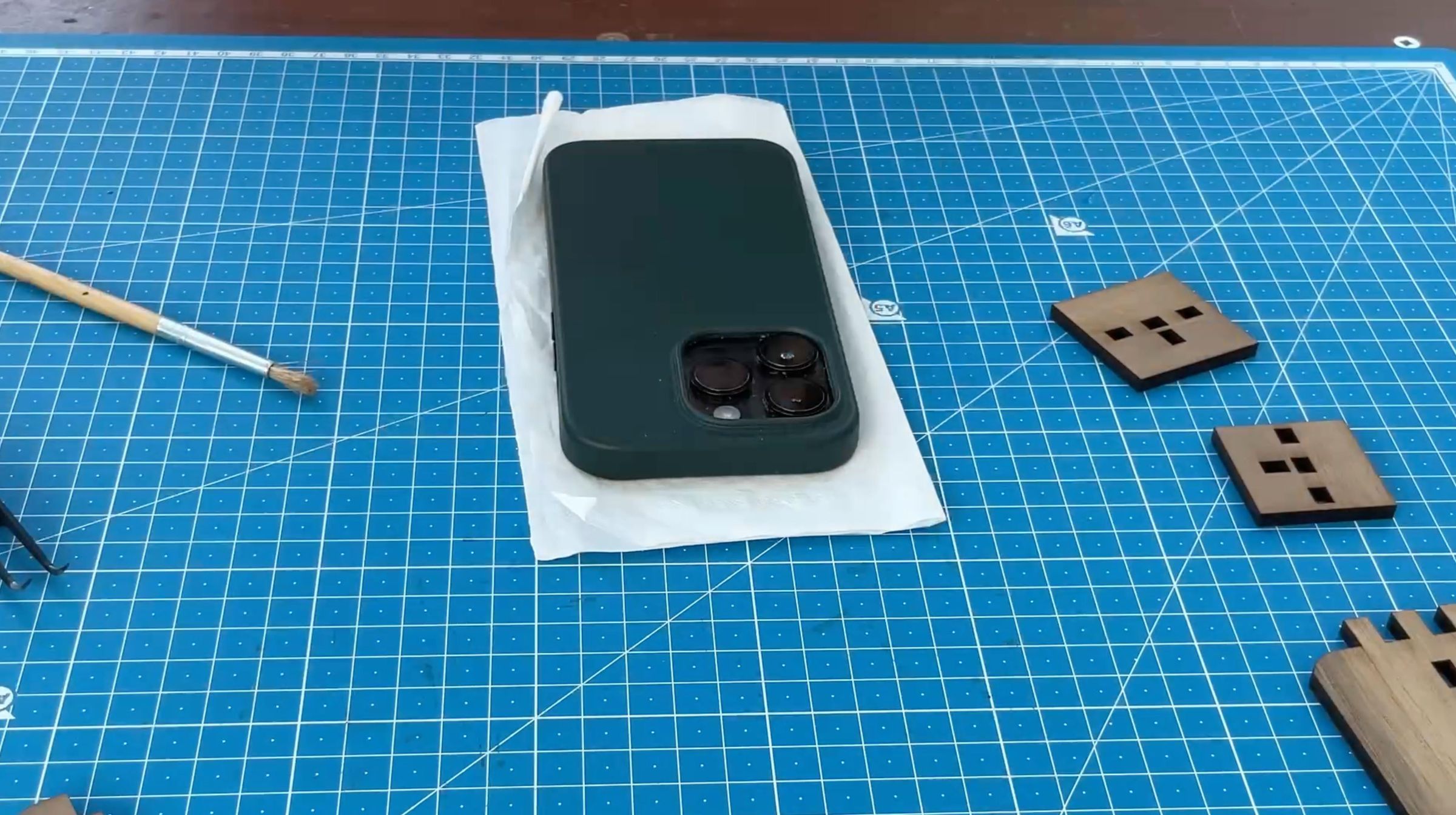 Wooden Mag-Safe Tripod Mount for IPhone : 10 Steps (with Pictures ...