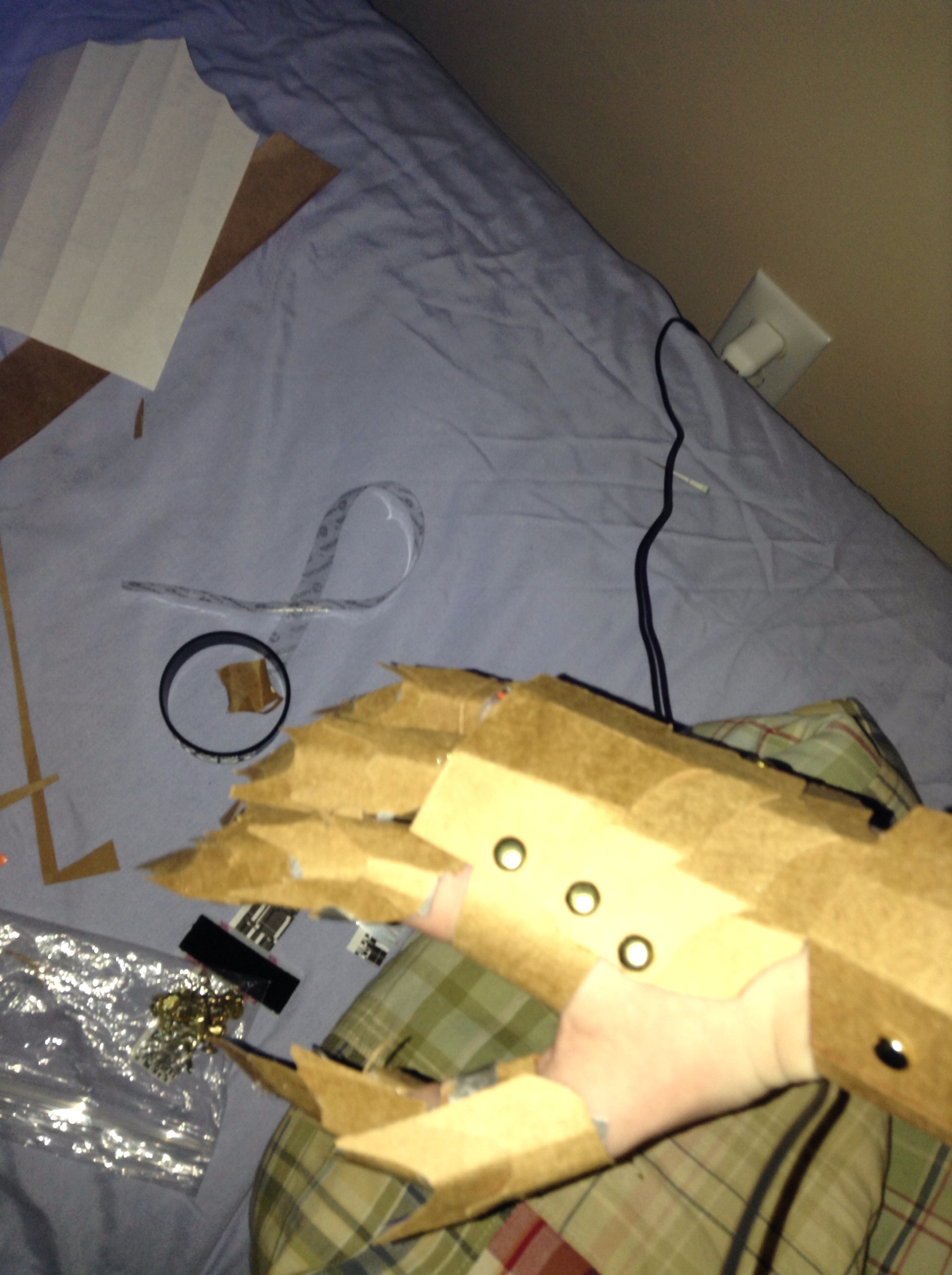 Awesome Nazgul Gauntlet : 7 Steps - Instructables