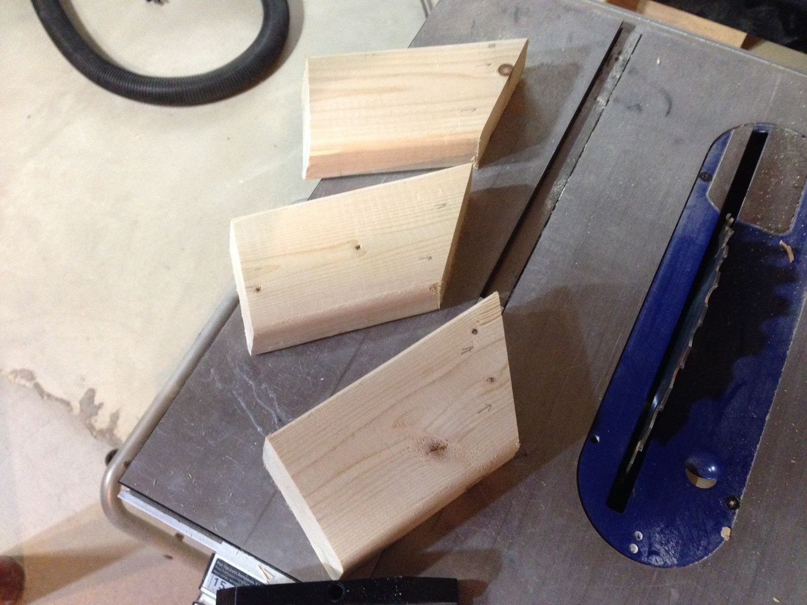 Simple Round Table : 15 Steps (with Pictures) - Instructables