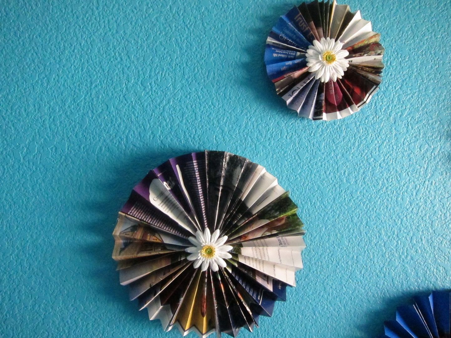DIY Magazine Wall Decor :) : 5 Steps - Instructables