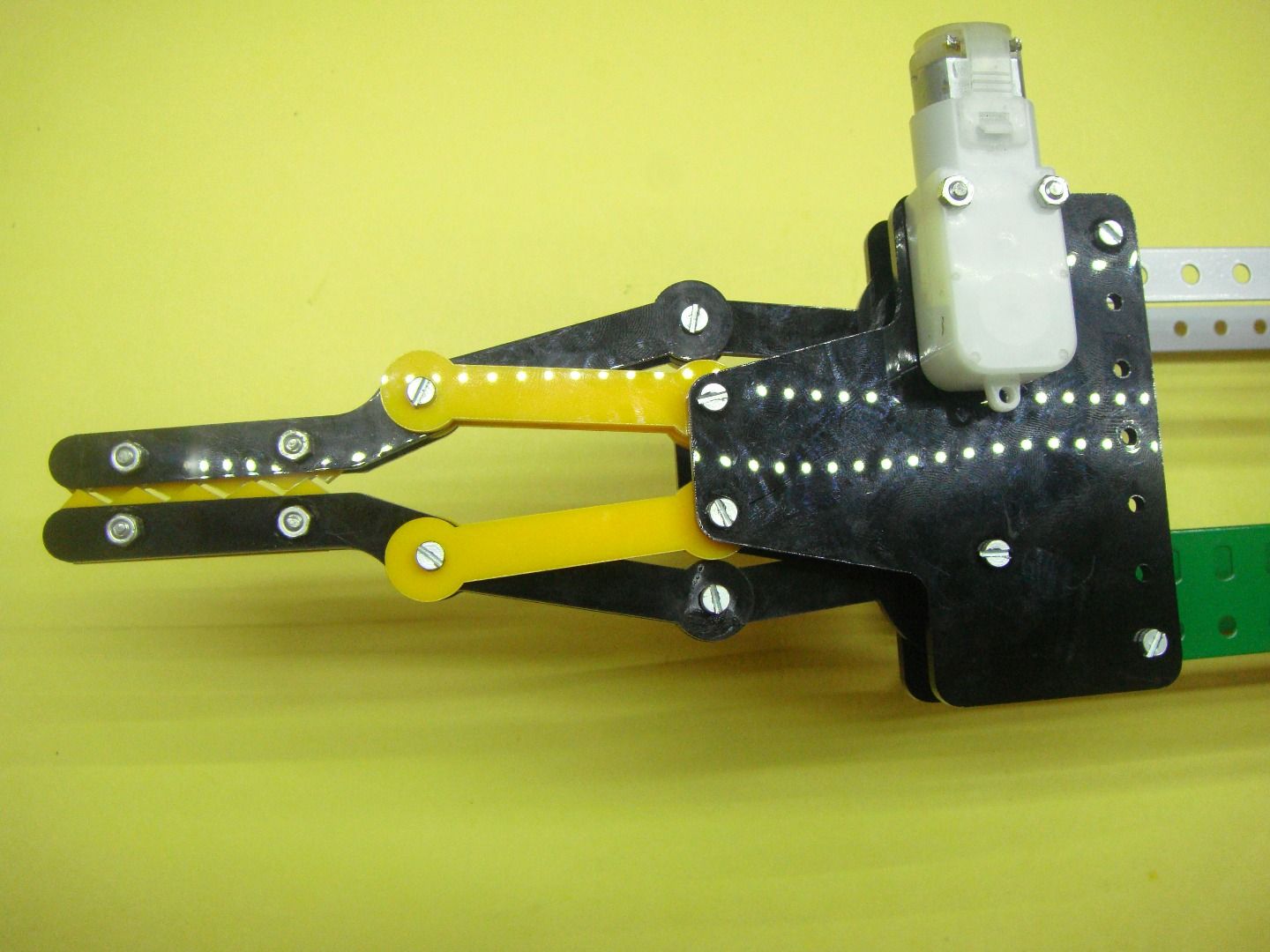 Halloween Robotic Claw : 12 Steps (with Pictures) - Instructables