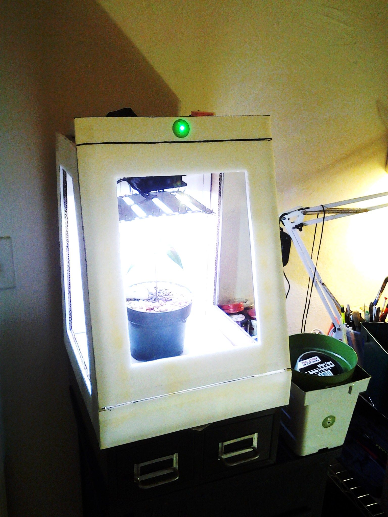 Incubator / Greenhouse : 5 Steps (with Pictures) - Instructables