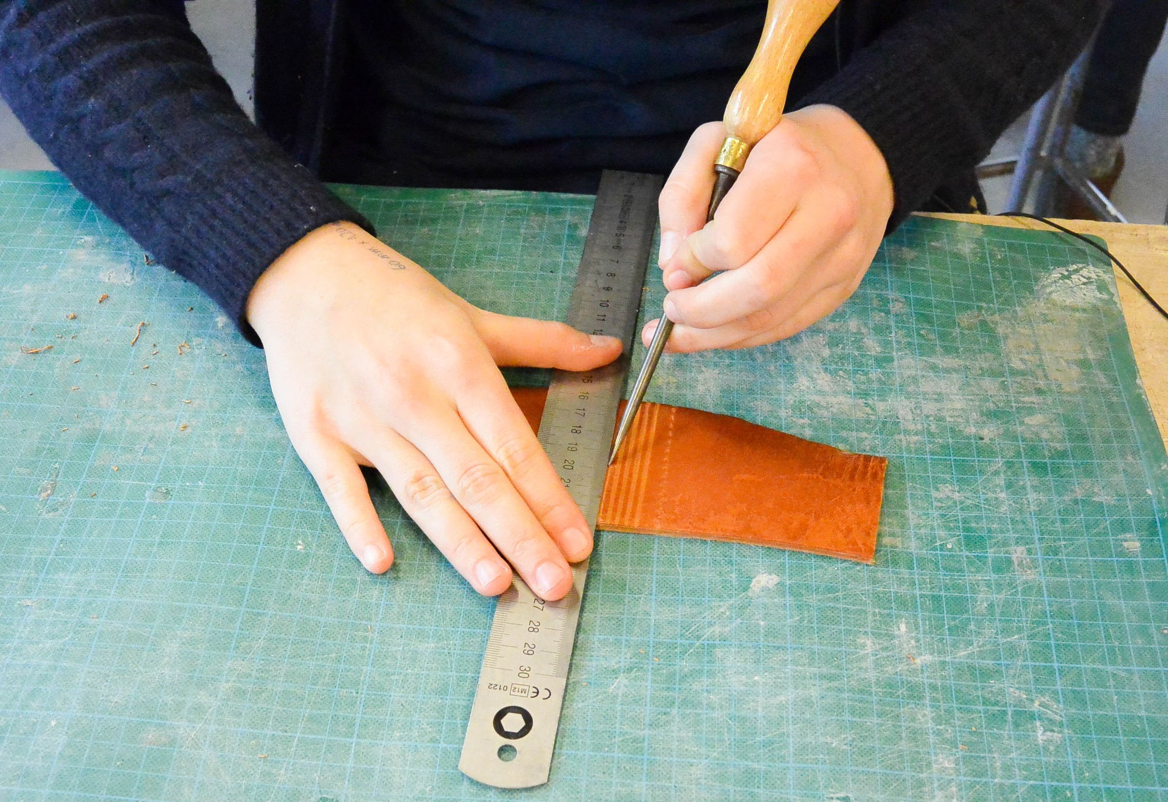 Leather Folding Techniques - Werkplaatsidc : 10 Steps (with Pictures ...