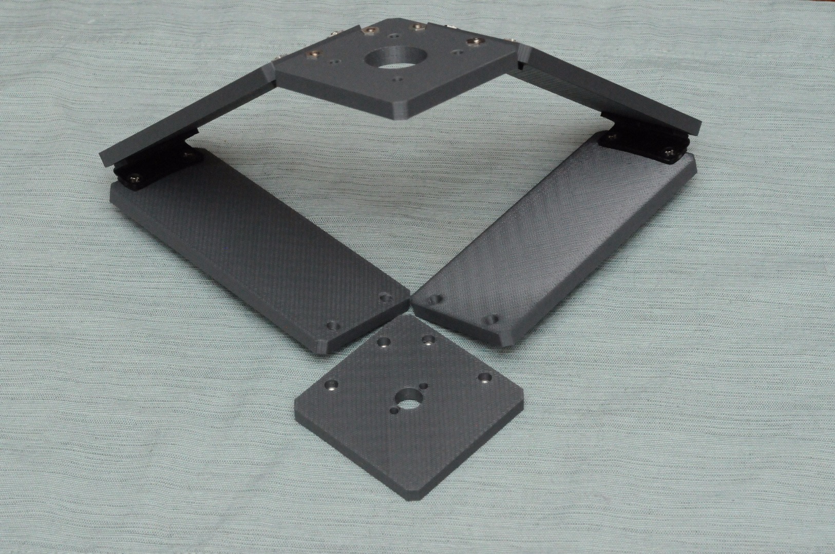 Low-Cost Linear Actuator Based on the Sarrus Linkage : 11 Steps (with ...