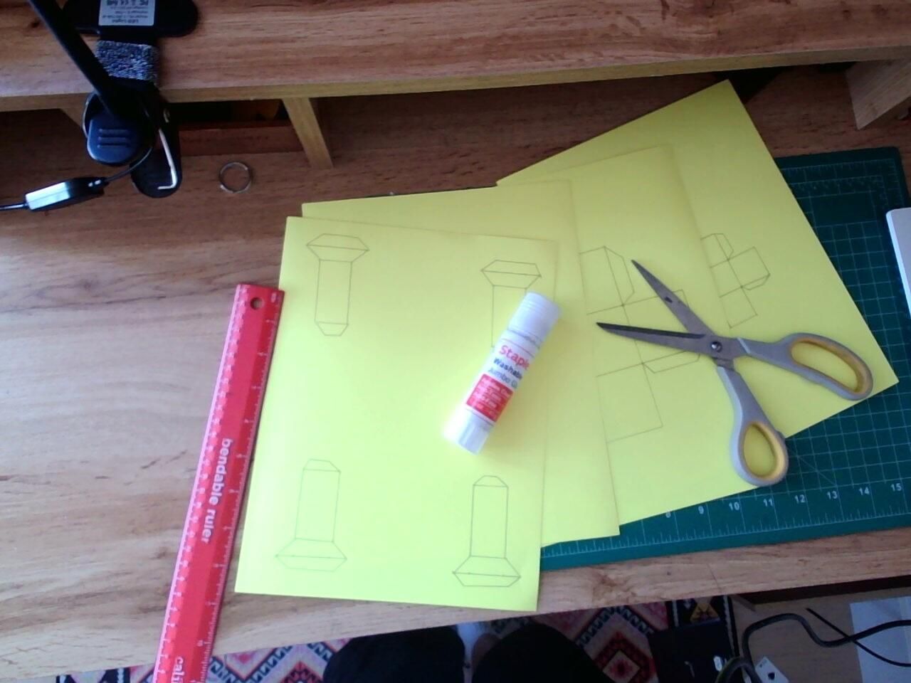 Button Papercraft : 8 Steps (with Pictures) - Instructables