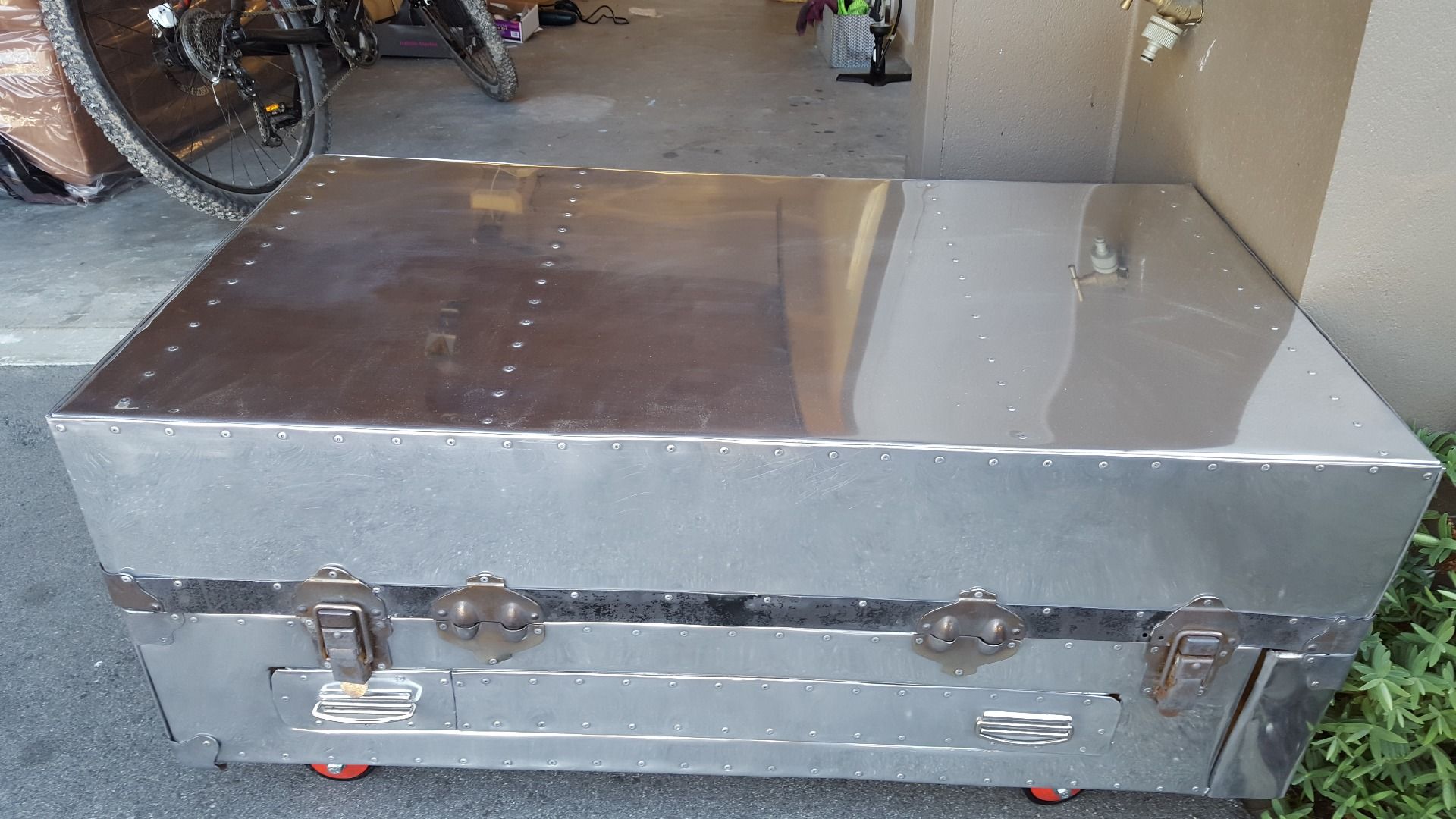 Steamer Trunk to Coffee Table : 3 Steps (with Pictures) - Instructables